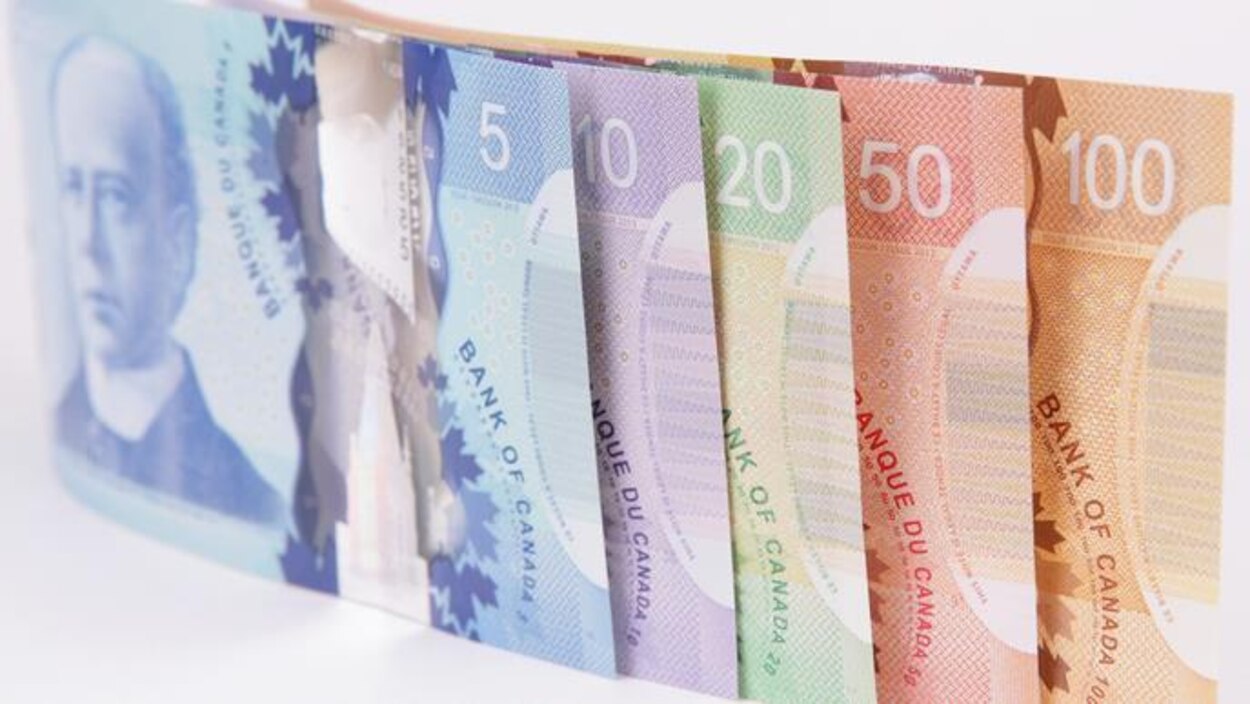 Le salaire minimum passera à 12 $ le 1er mai prochain au Québec | Radio ...