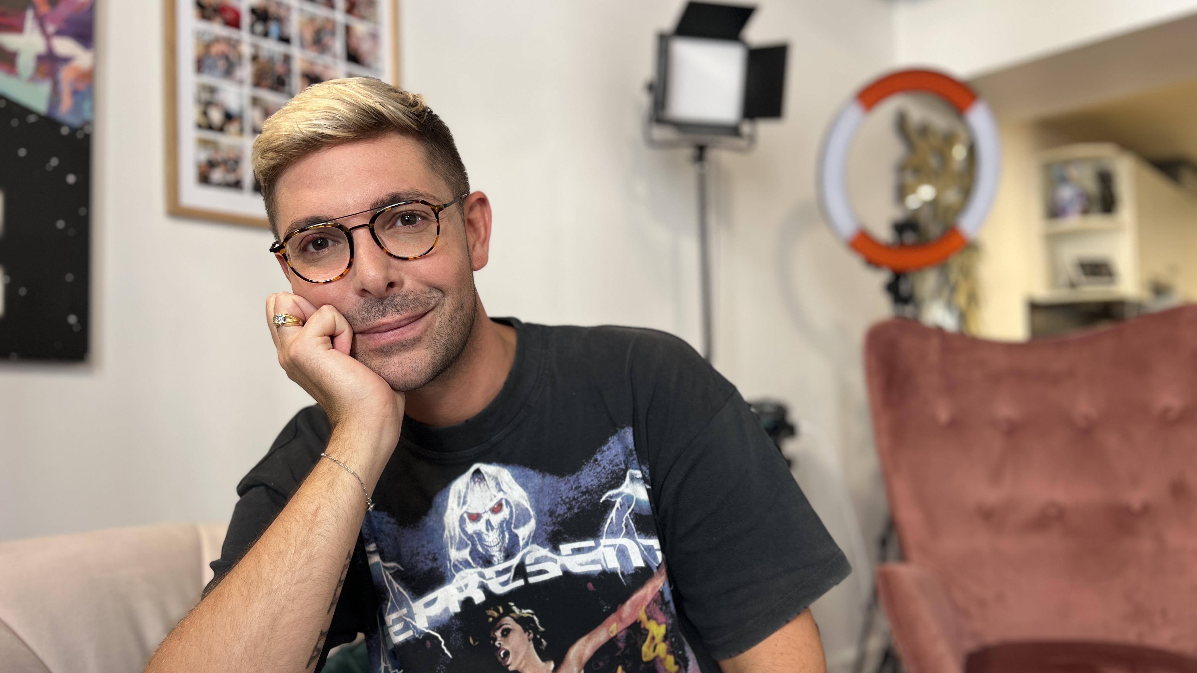 Encadrer le travail des influenceurs et influenceuses : Reportage Raphaël Bouvier-Auclair ...