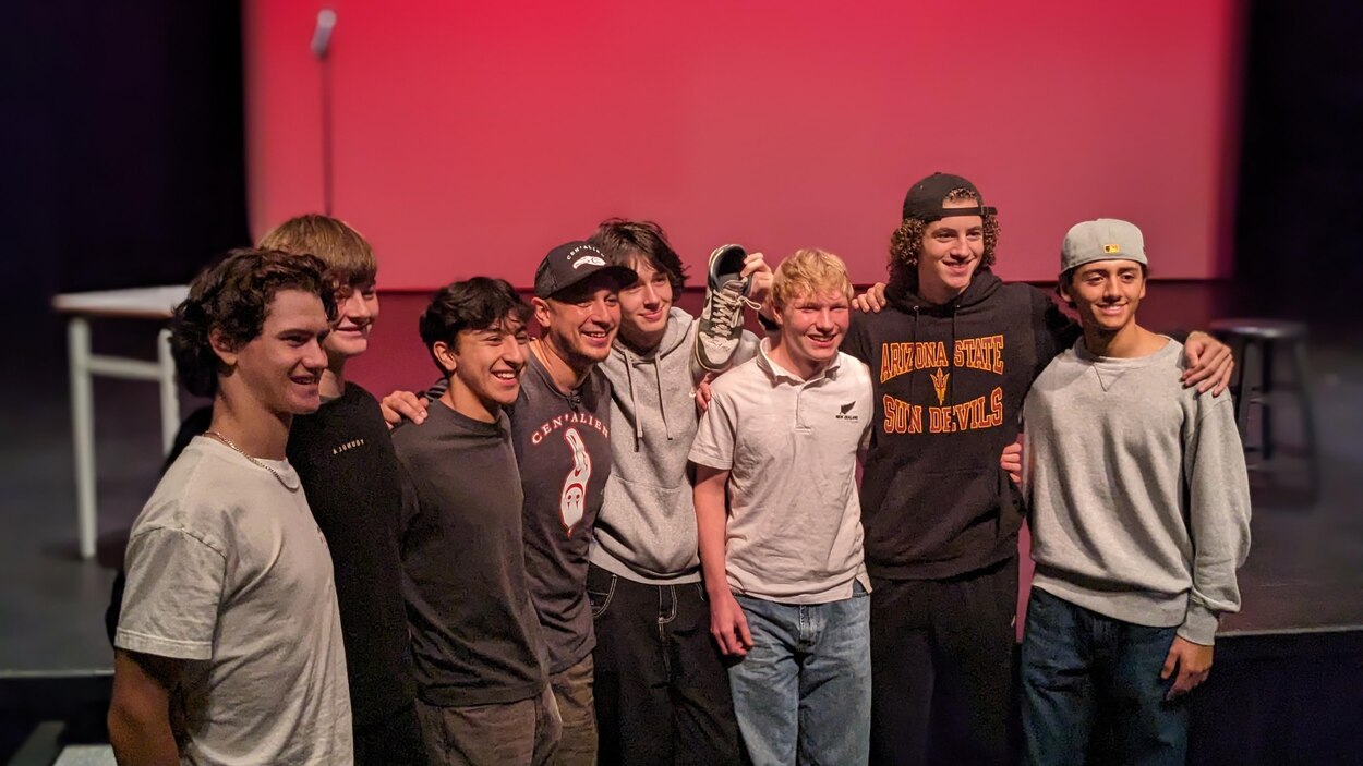 Le rappeur Samian inspire des élèves d’une école de White Rock | Radio ...