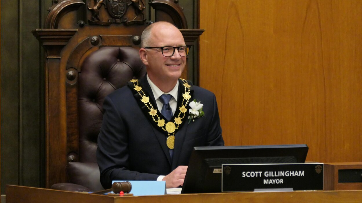 Les premiers pas officiels de Scott Gillingham en tant que maire de ...