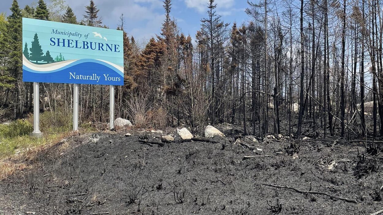 Nettoyage en cours alors que le feu brûle toujours dans le sud-ouest de ...