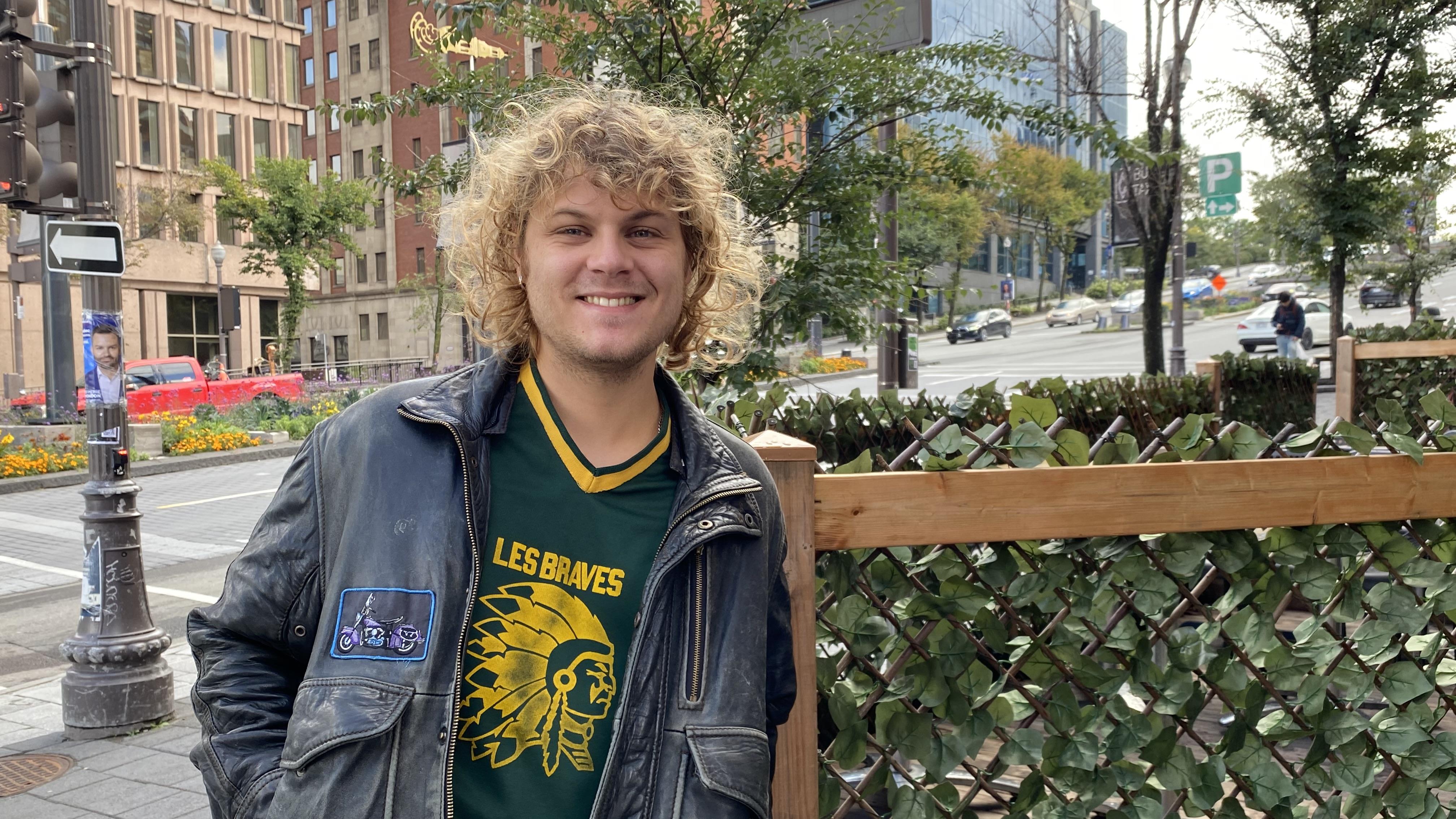 Entrevue avec l'auteur-compositeur-interprète Simon Kearney | OHdio ...