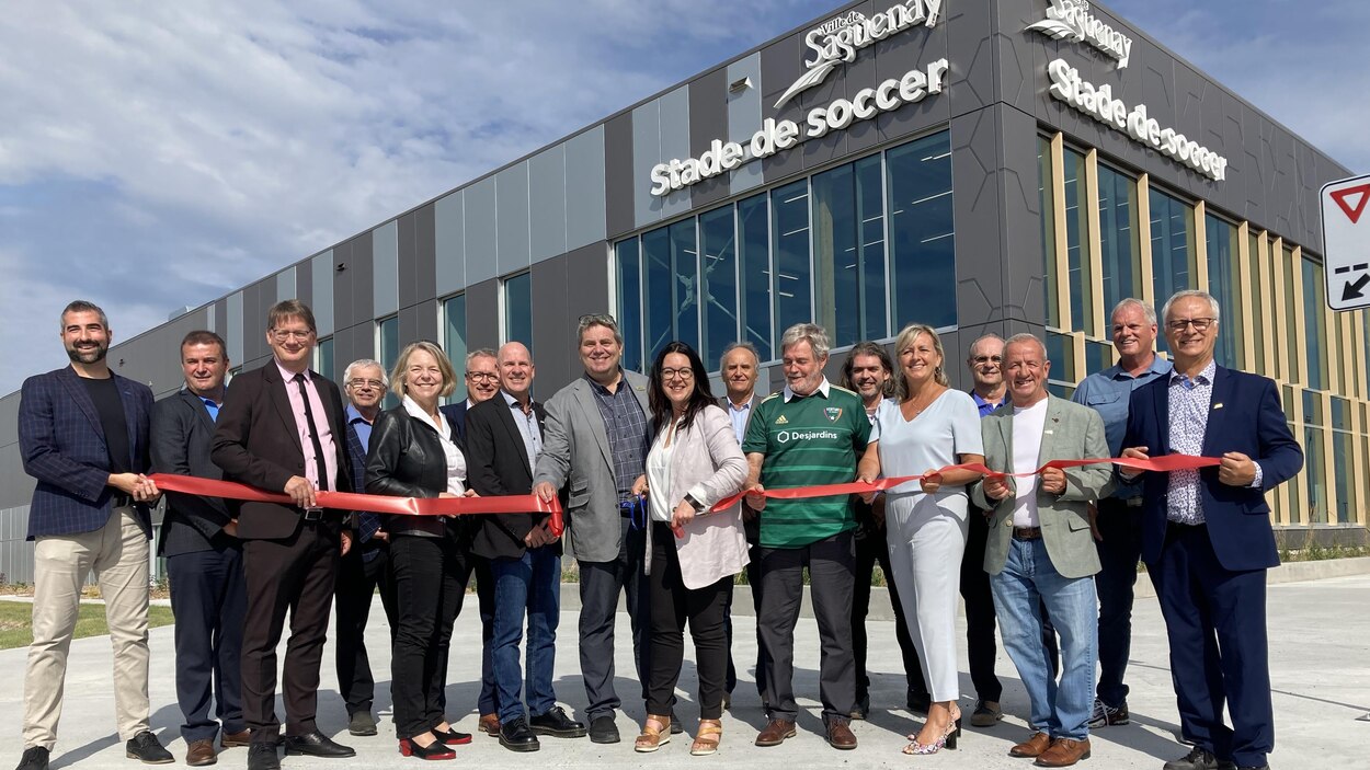 Le Stade de soccer Saguenay maintenant accessible | Radio-Canada
