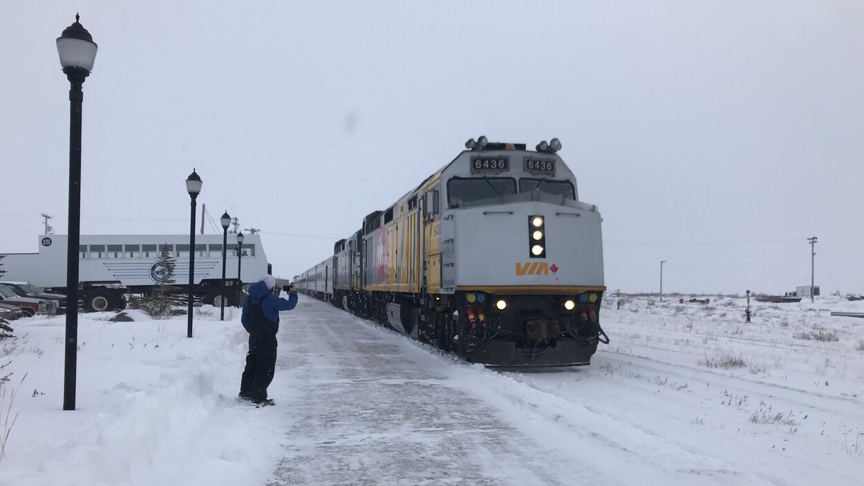 Churchill célèbre l'arrivée du premier train de voyageurs | Radio-Canada