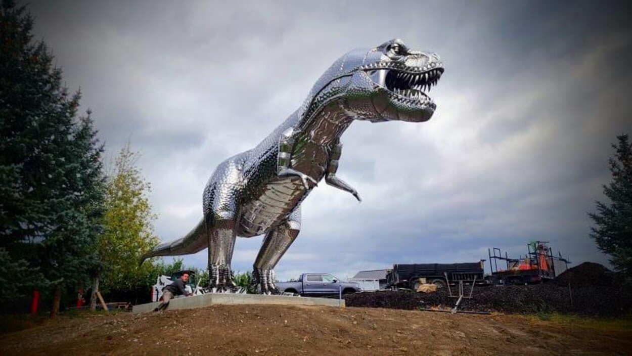 Un T. rex géant surveille maintenant l’Okanagan | Radio-Canada