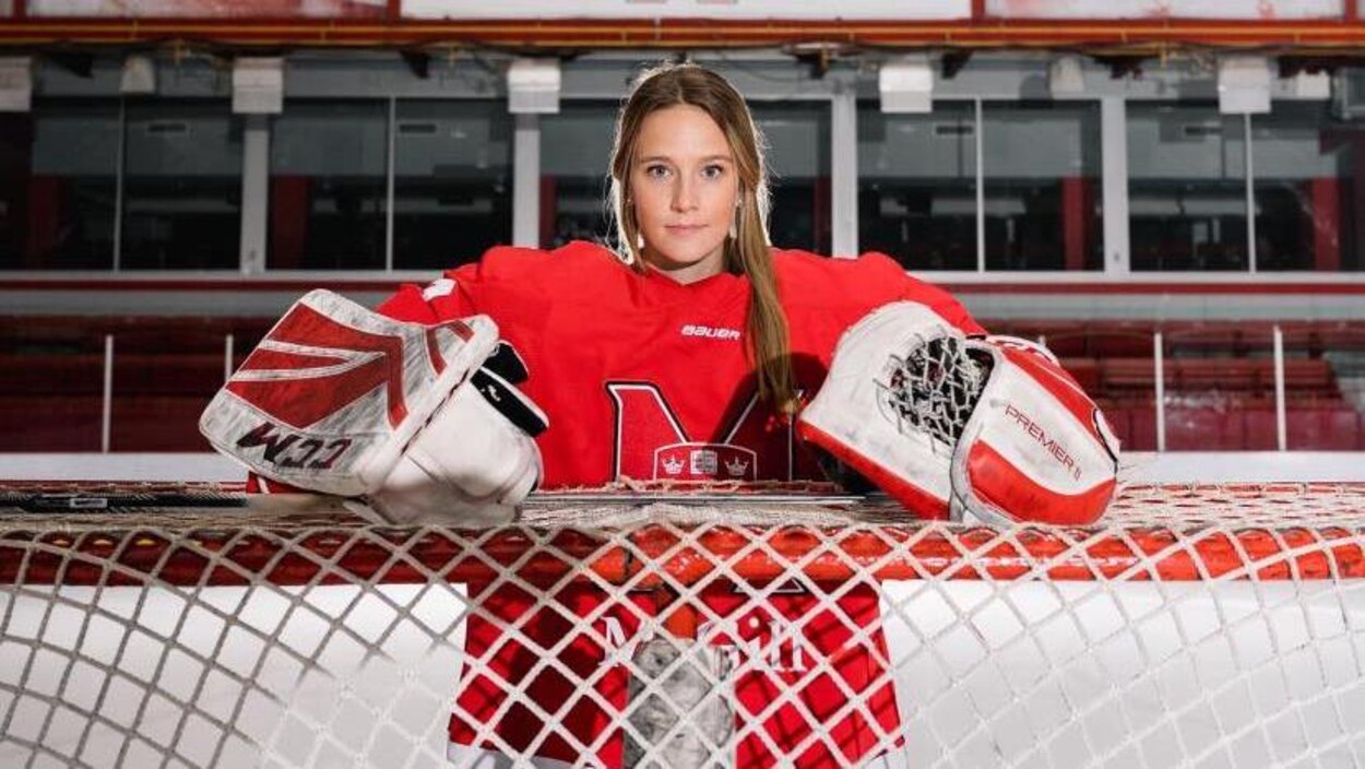 Une première femme chez le Phoenix de Sherbrooke | Radio-Canada