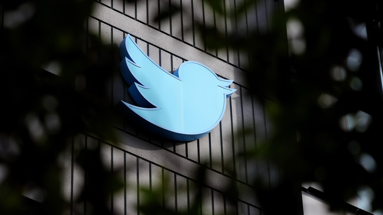 Twitter licenciera une partie de son personnel dès vendredi | Radio-Canada
