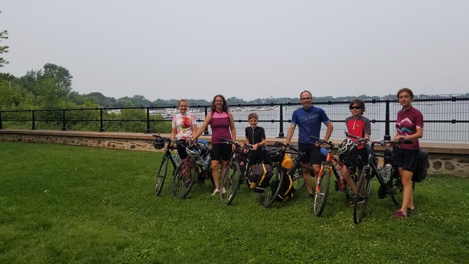 1500 kilomètres de vélo en famille pour les Martel | OHdio | Radio-Canada