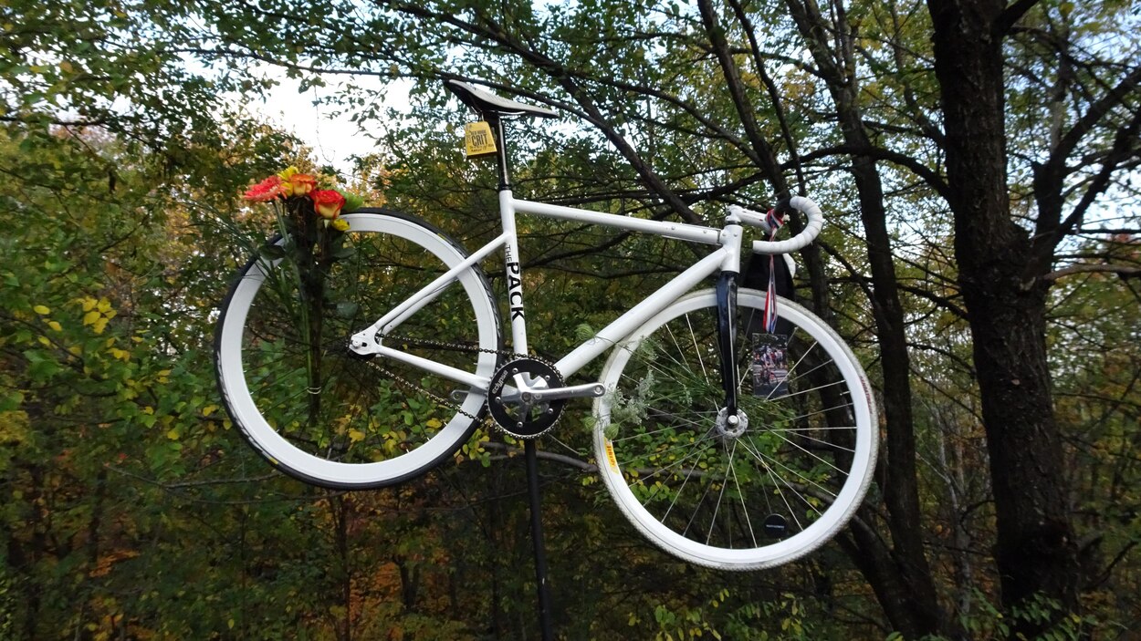 Un vélo fantôme installé sur le mont Royal en souvenir de Clément ...