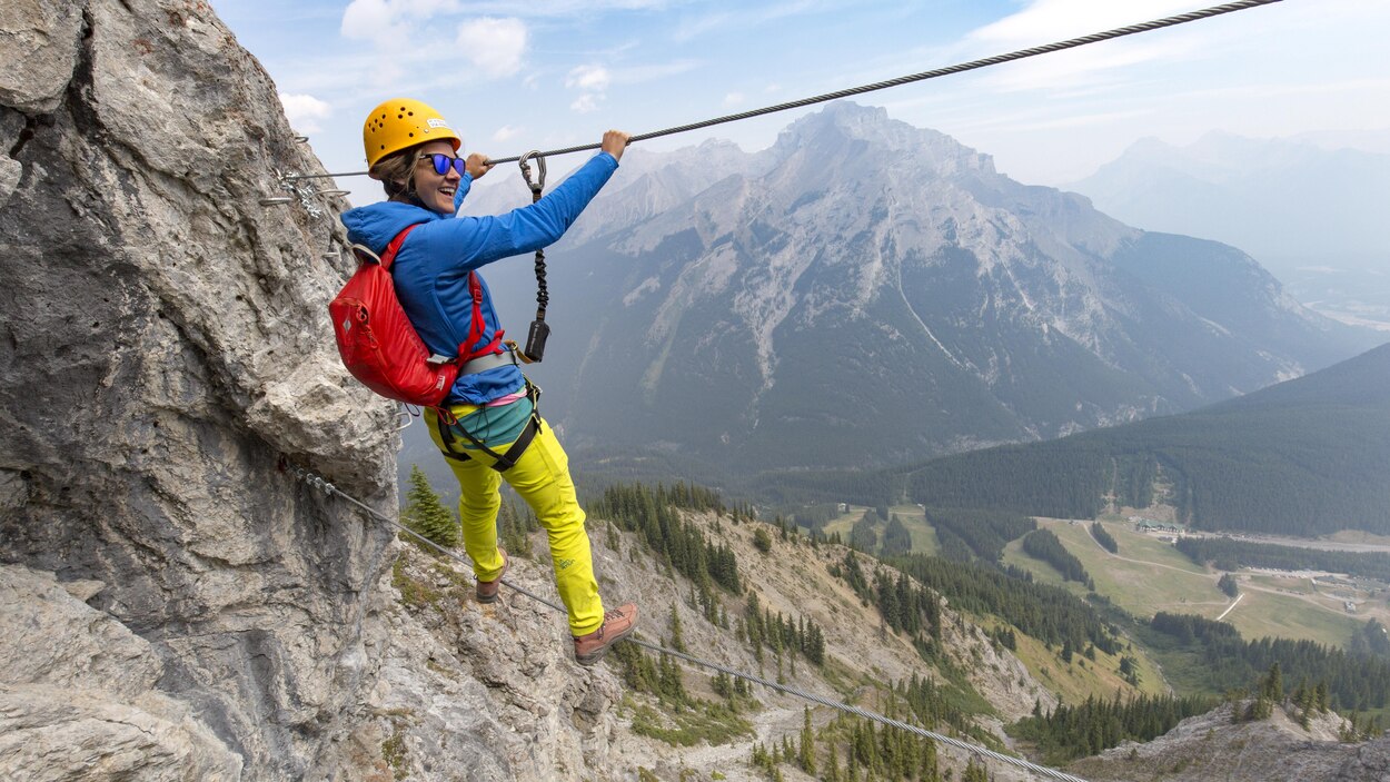 10 circuits de via ferrata qui valent le détour au Canada | Radio-Canada