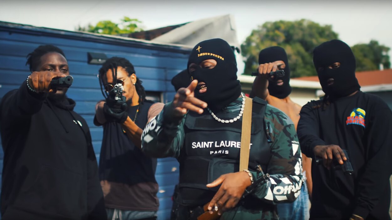 Un mystérieux rappeur reprend un classique du country dans une vidéo ...