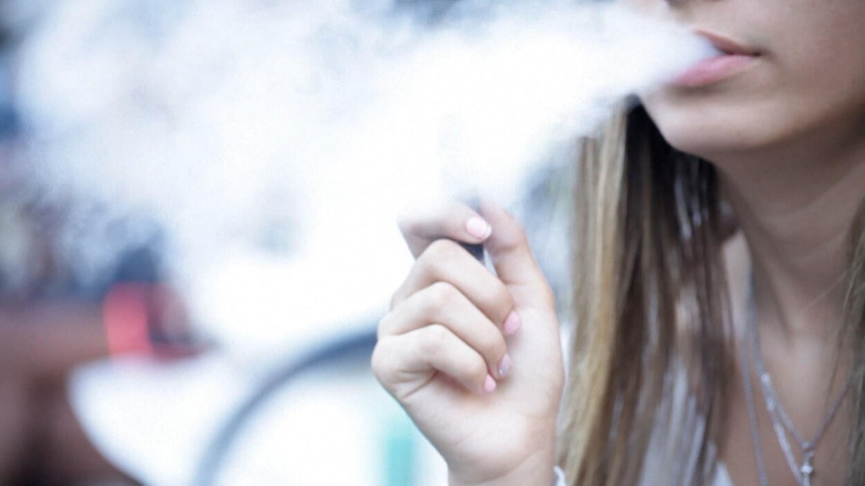 Finie, la vapoteuse à saveur de banane au Québec | Brève | Radio-Canada