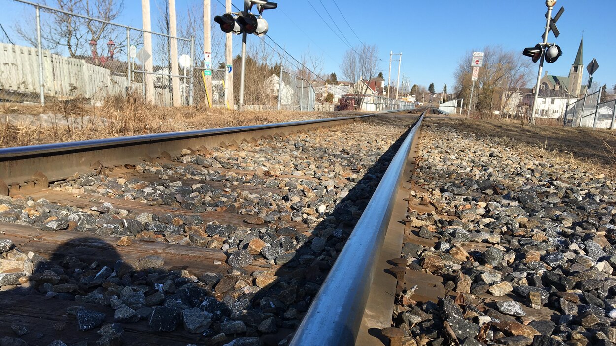 Un adolescent gravement blessé après avoir chuté d'un train à Jonquière ...