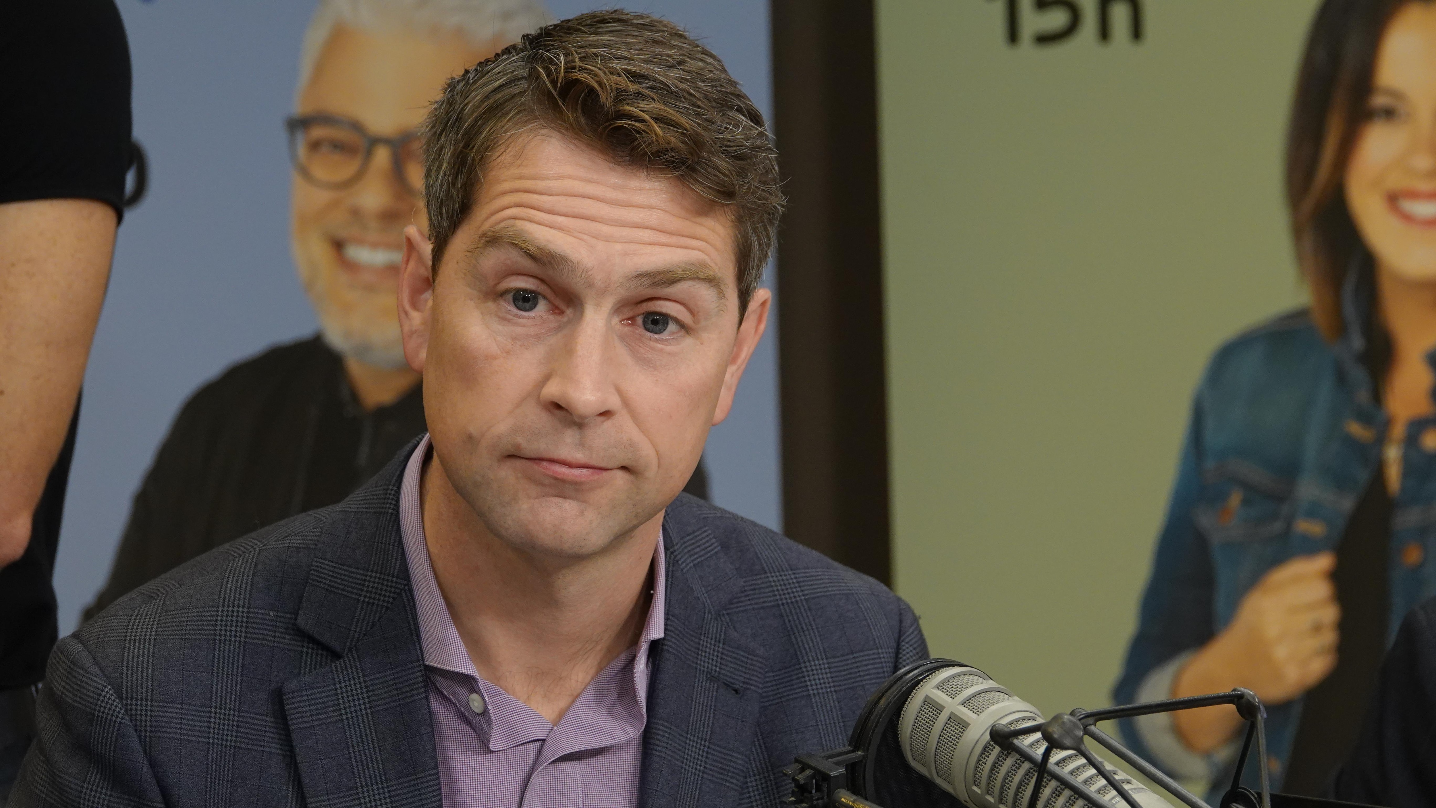 Un député nu lors d’une rencontre vidéo | OHdio | Radio-Canada