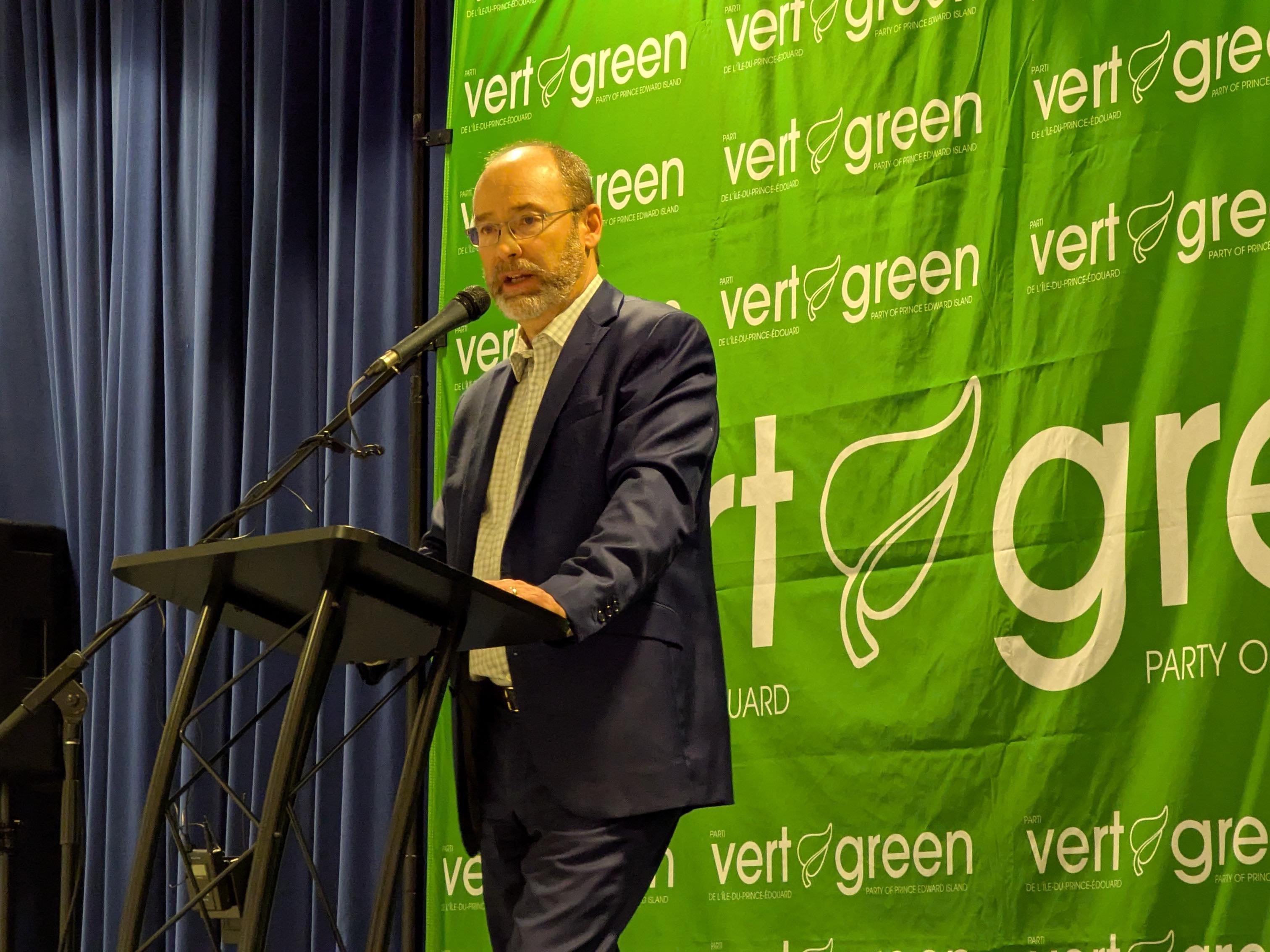 Matt MacFarlane devient chef du Parti vert de l’Î.-P.-É. | OHdio ...
