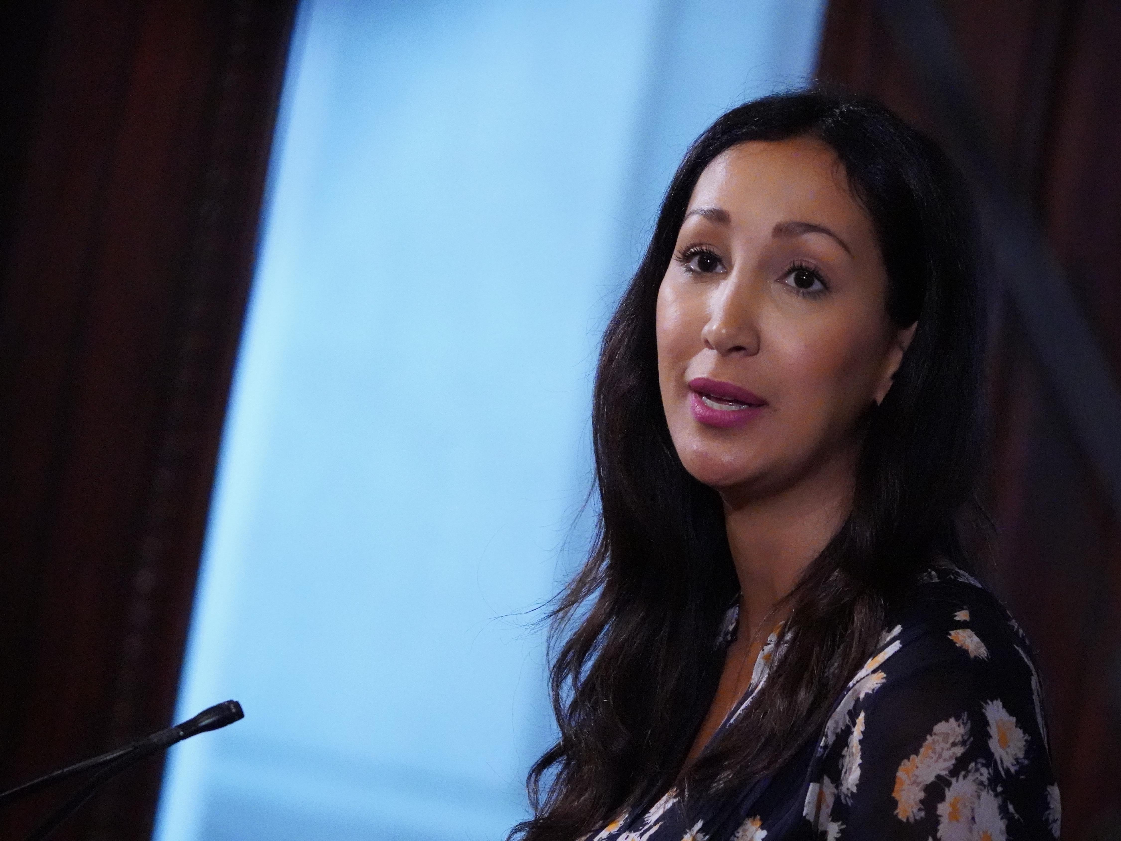 Un projet de loi pour stopper le crédit abusif : entrevue avec Marwah ...