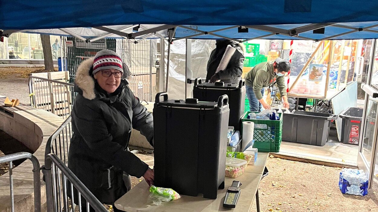 La tente du square Cabot toujours menacée de fermeture | Radio-Canada