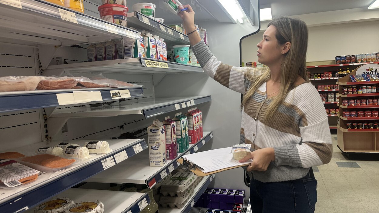 À 23 ans, elle sauve de justesse l’épicerie de Baie-Johan-Beetz | Radio ...