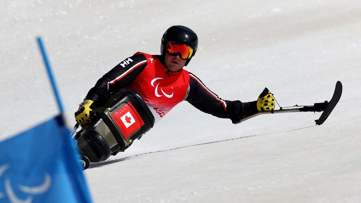 Brian Rowland 12e en slalom géant en position assise | Radio-Canada