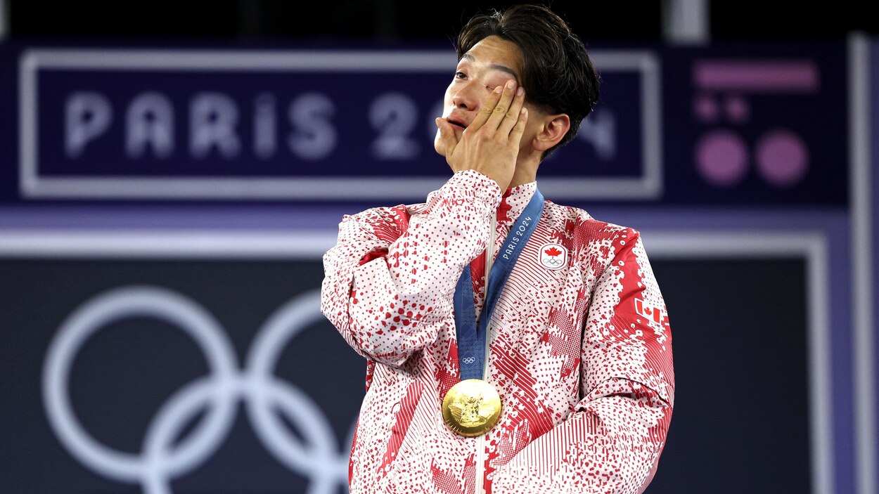 Phil Wizard en larmes au moment de recevoir sa médaille d’or | Radio-Canada