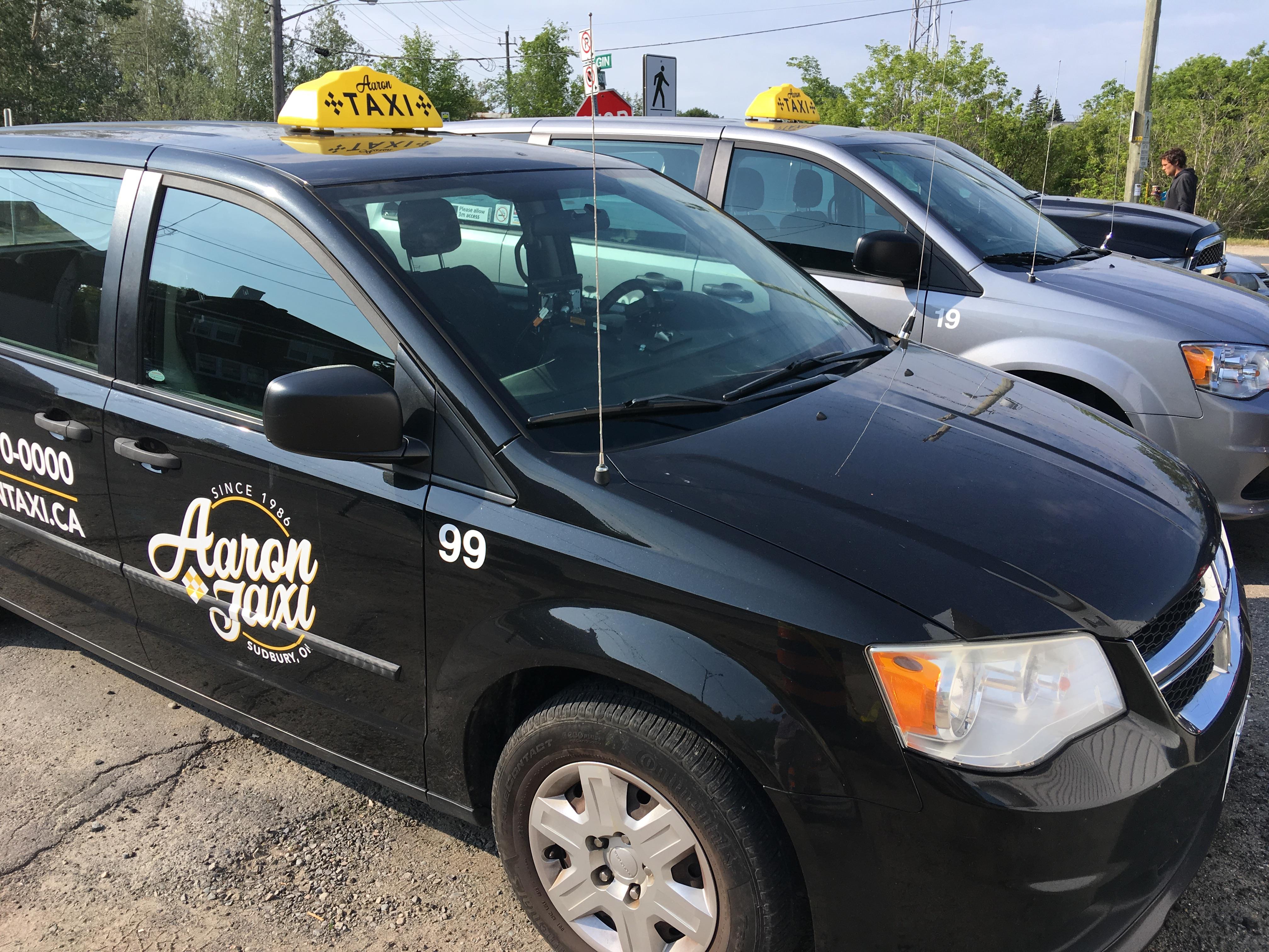 L’aéroport de Sudbury change de compagnie de taxi | Radio-Canada.ca