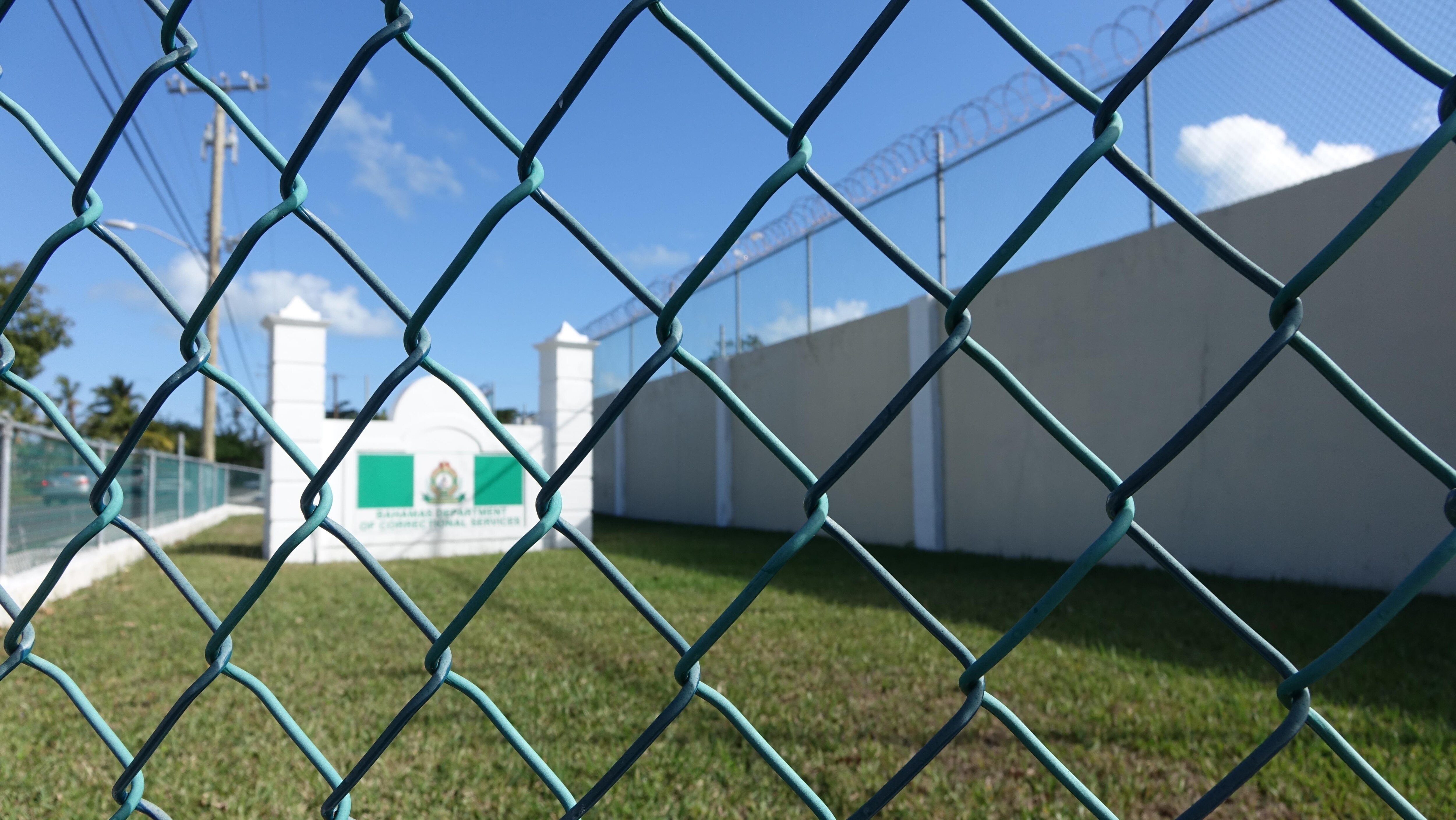 Toujours emprisonnée aux Bahamas, Karine Gagné change d’avocat | Radio ...