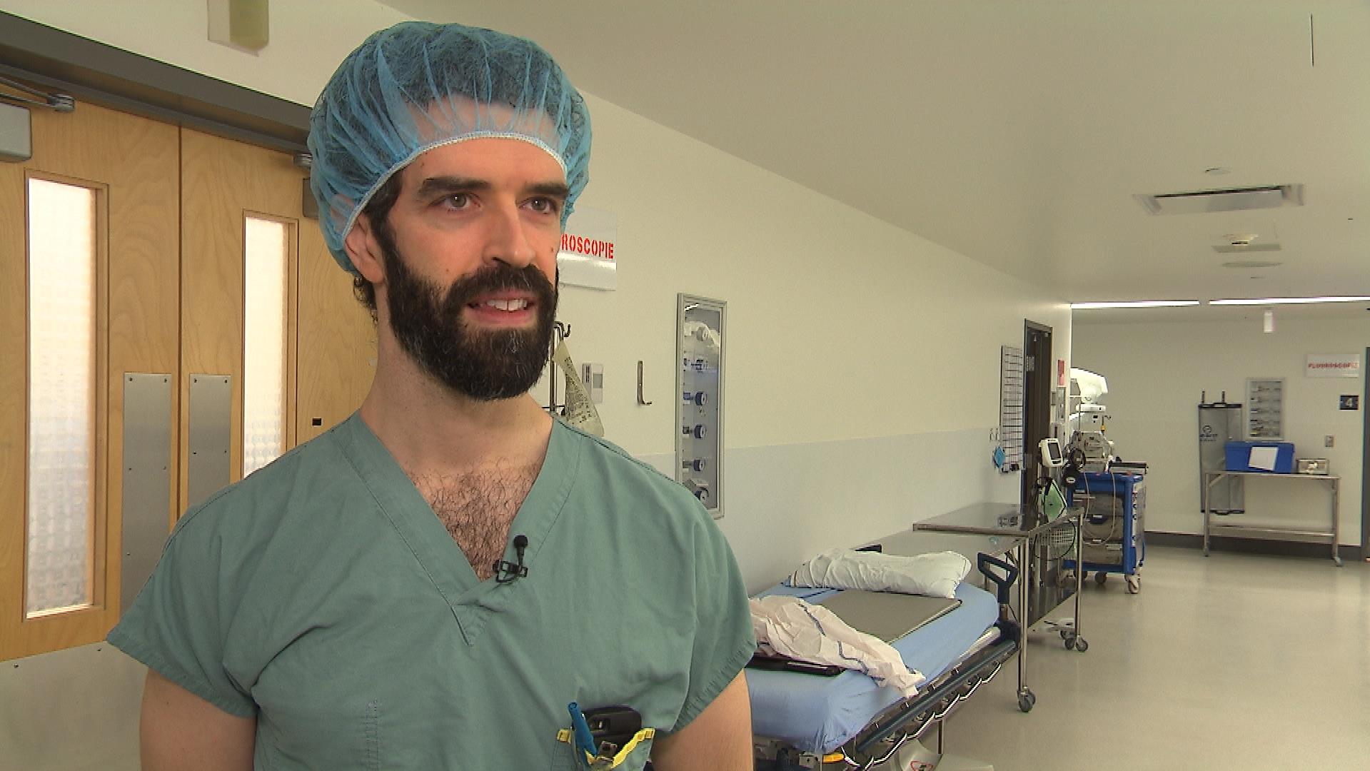 Des tonnes de plastiques médicaux à la poubelle | L'ennemi plastique | Radio-Canada.ca