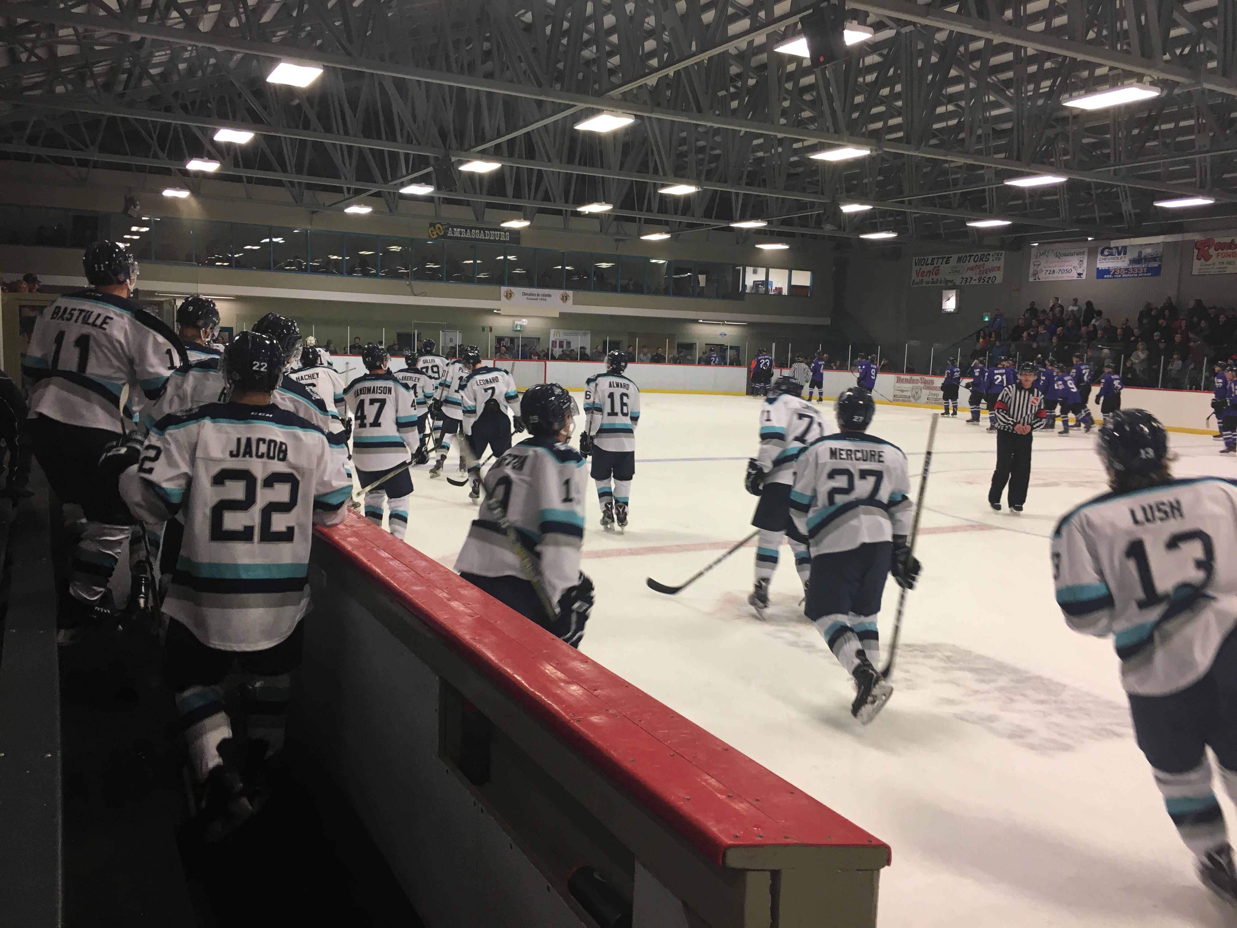 Le Blizzard d’Edmundston remporte la victoire de son match d’ouverture local | Radio-Canada.ca
