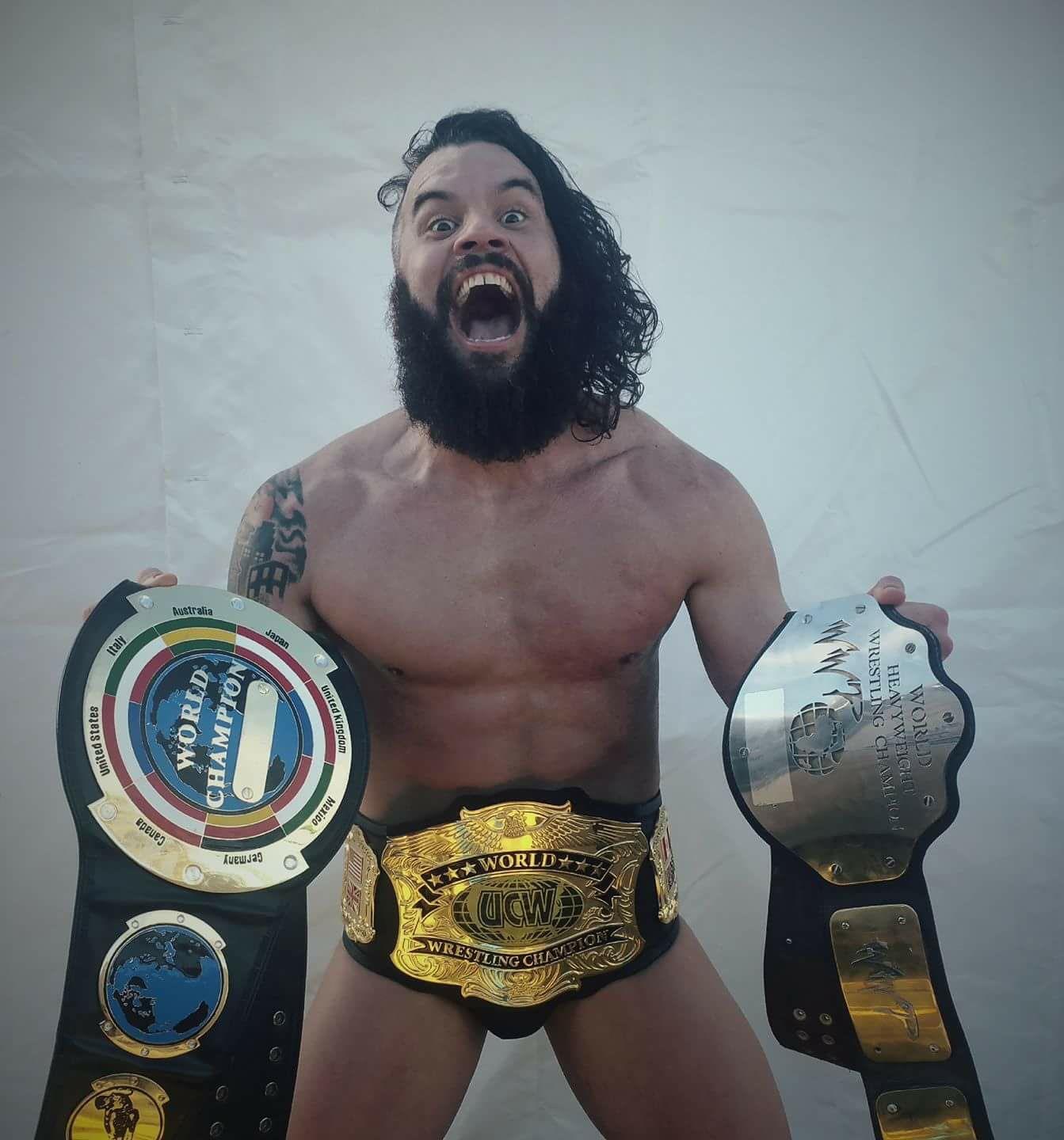 Le lutteur Markus Burke champion poids lourd dans trois pays | Radio ...