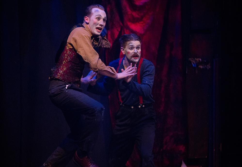 Burning Bluebeard : un classique sombre aux lueurs d'espoir | Radio ...