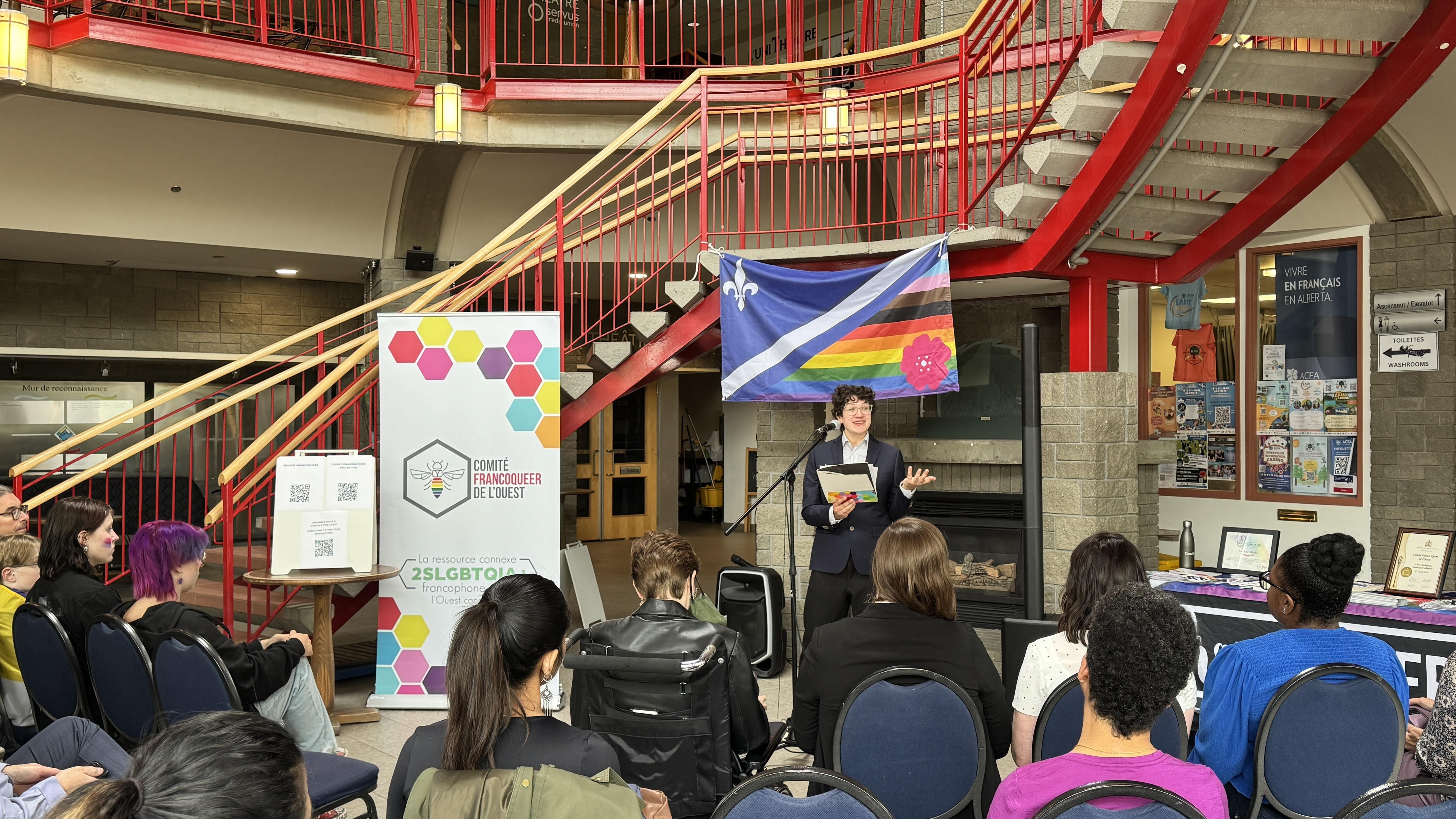 Lever du drapeau franco-albertain queer | Le téléjournal Alberta