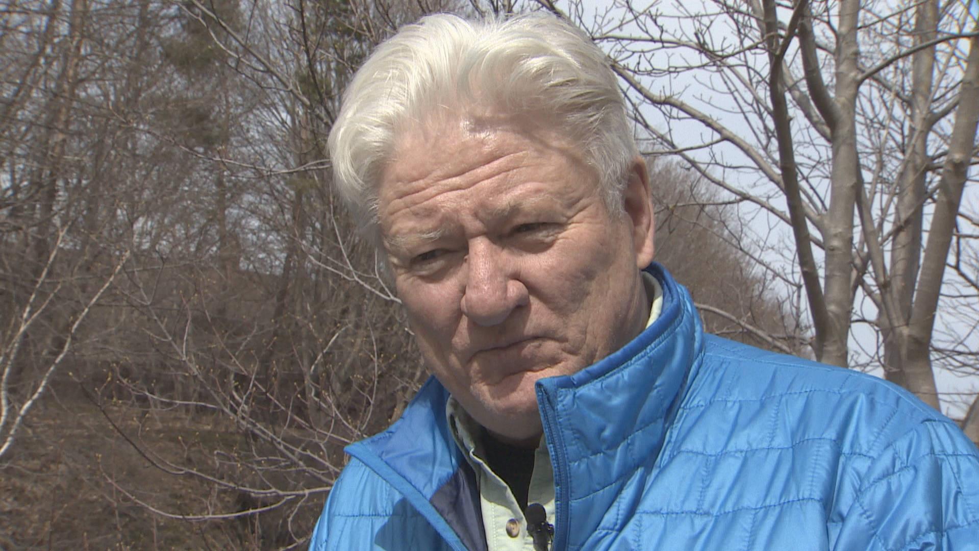 Un homme qui habite au 666 chemin Southside fait changer ce numéro ...