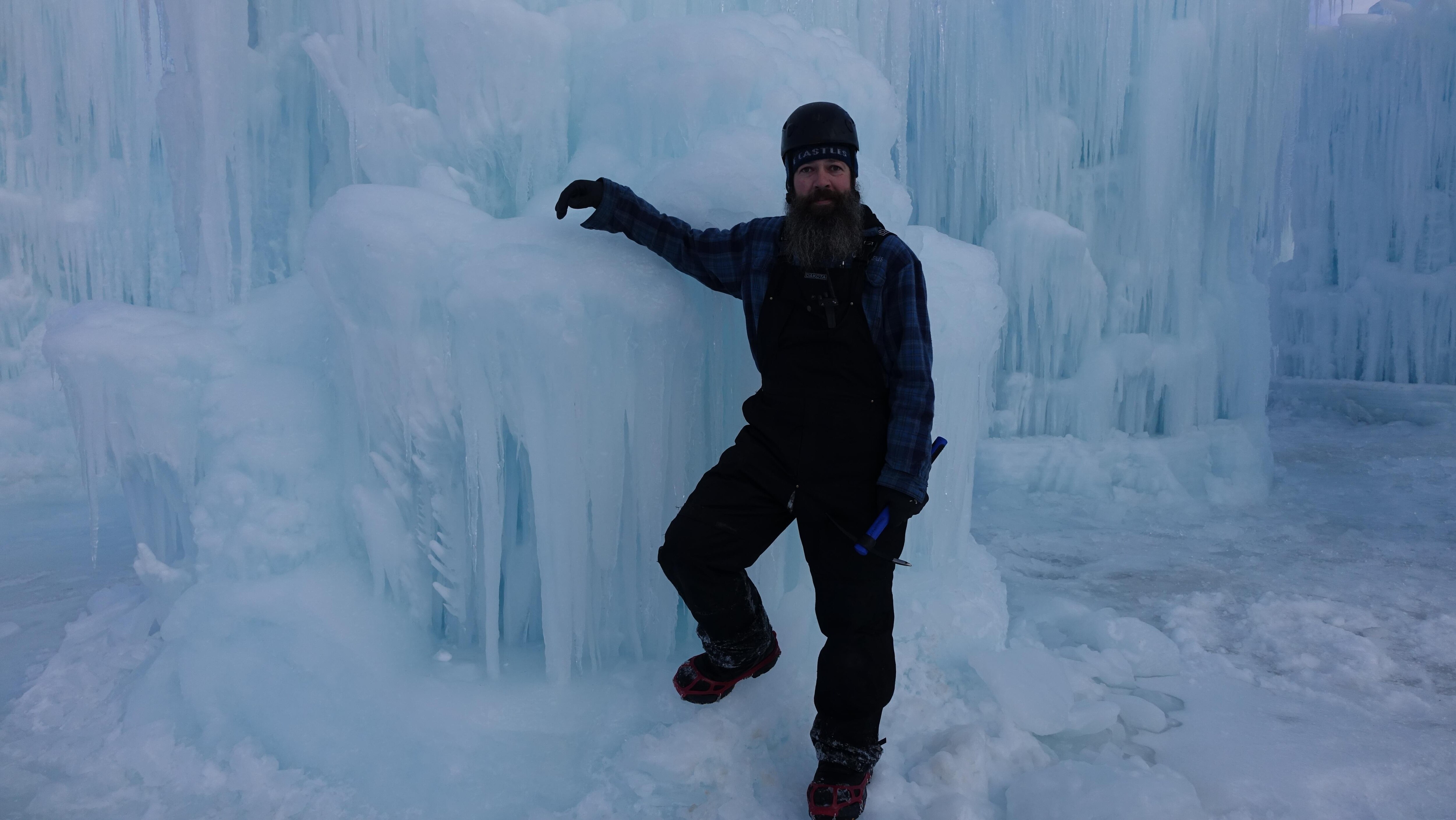 Un château de glace plus grand que jamais | Radio-Canada.ca