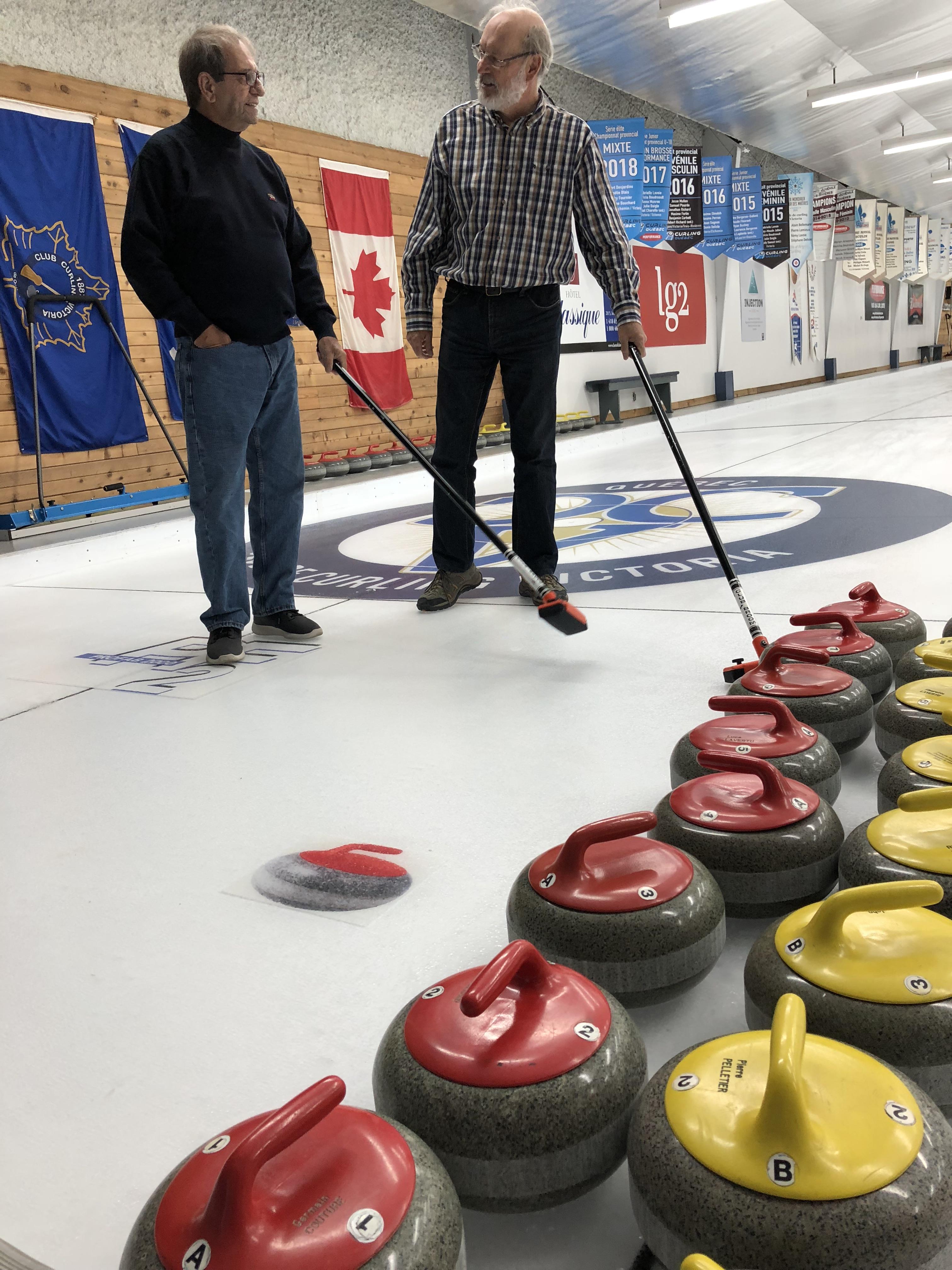 Des pierres renouvelées pour le Club de curling Victoria | Radio-Canada.ca