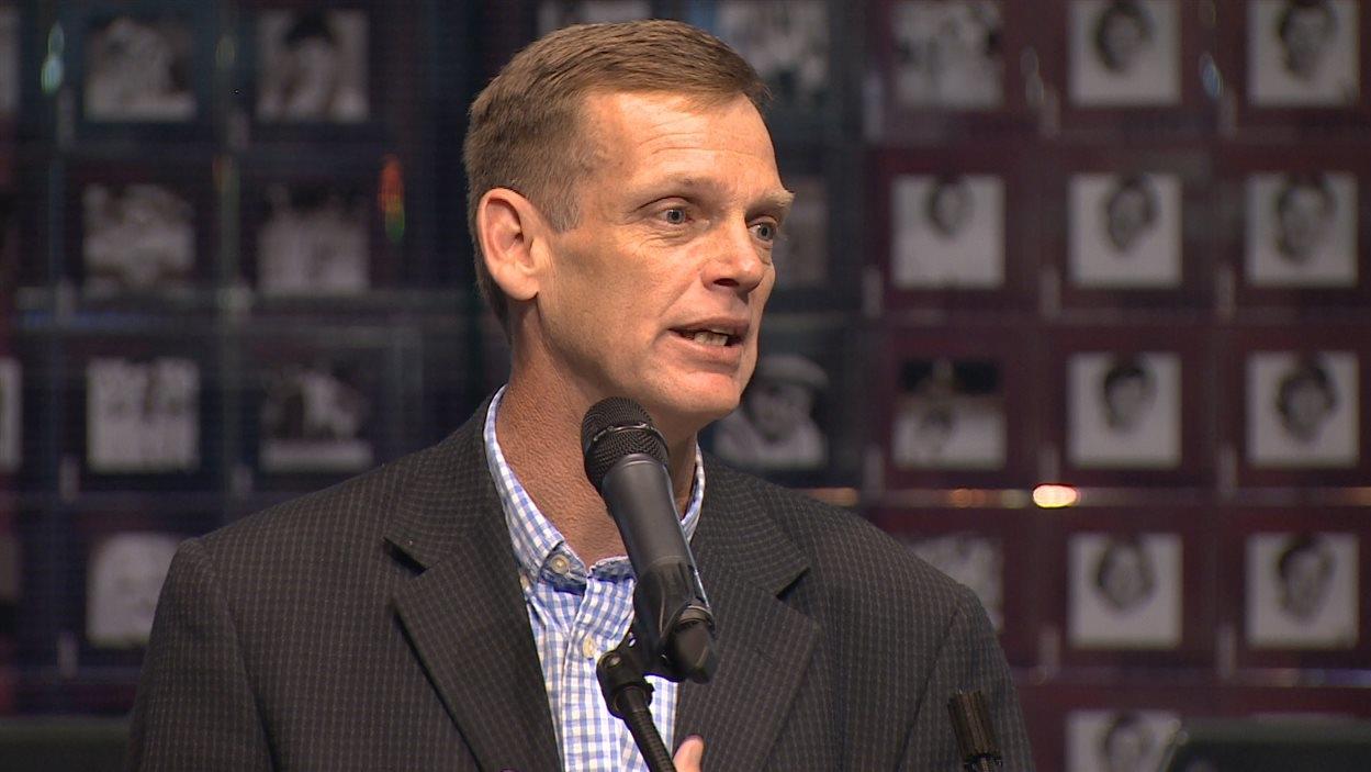 Le frère de Terry Fox participera au défi de Patrick Charlebois | Radio ...