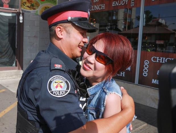 Voici Don Laurel, ex-vedette de télé aux Philippines devenu policier à ...