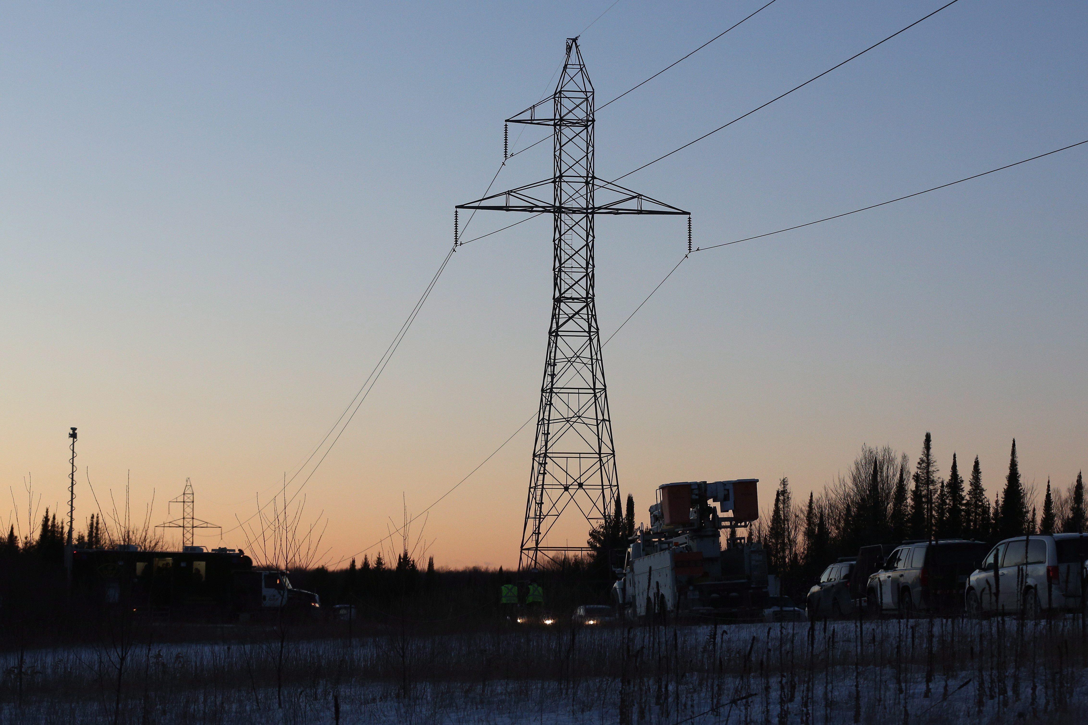 Quatre morts dans l'écrasement d'un hélicoptère d'Hydro One | Radio ...