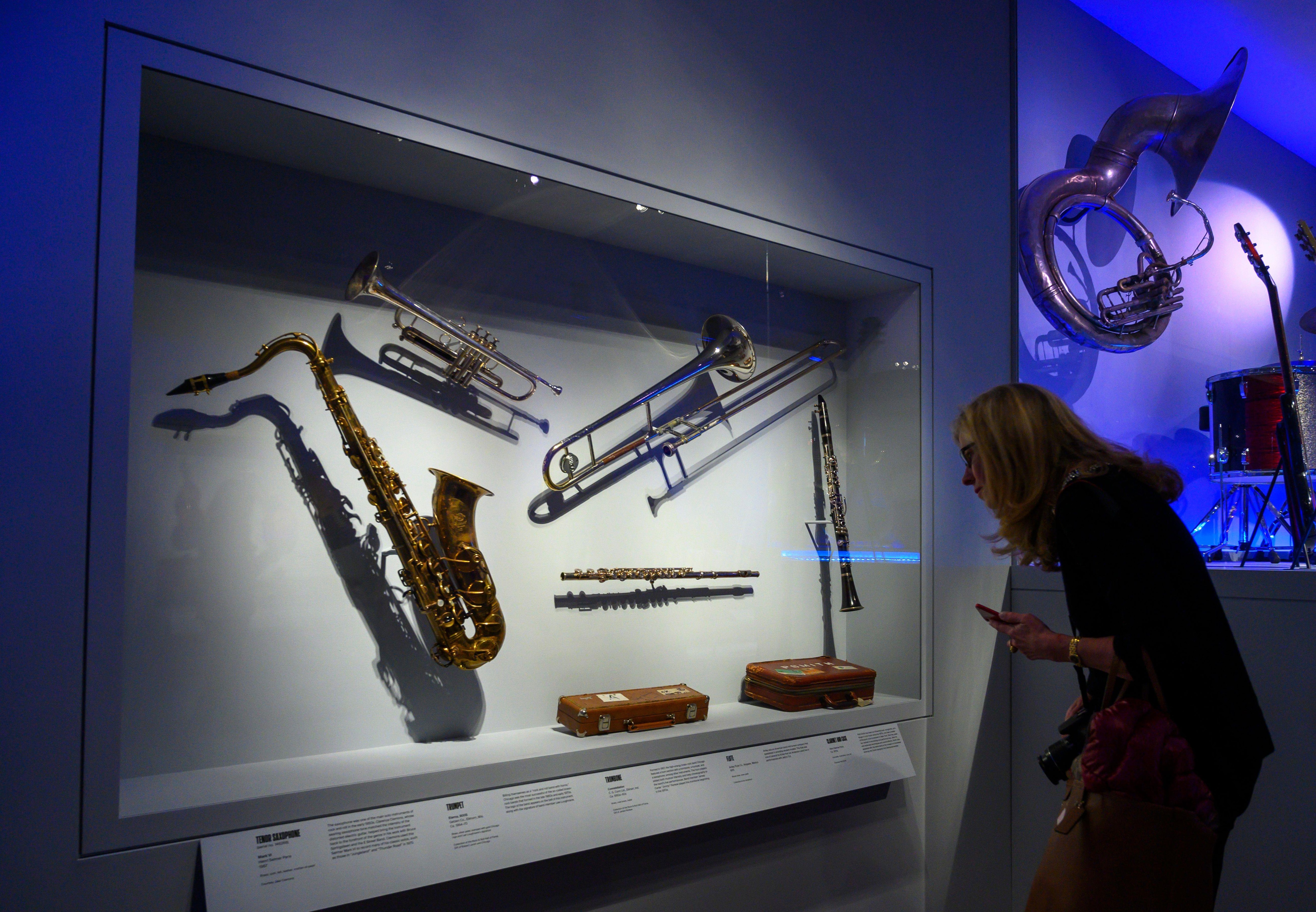 Des instruments de légende, qui ont fait le son du rock, exposés au Met ...