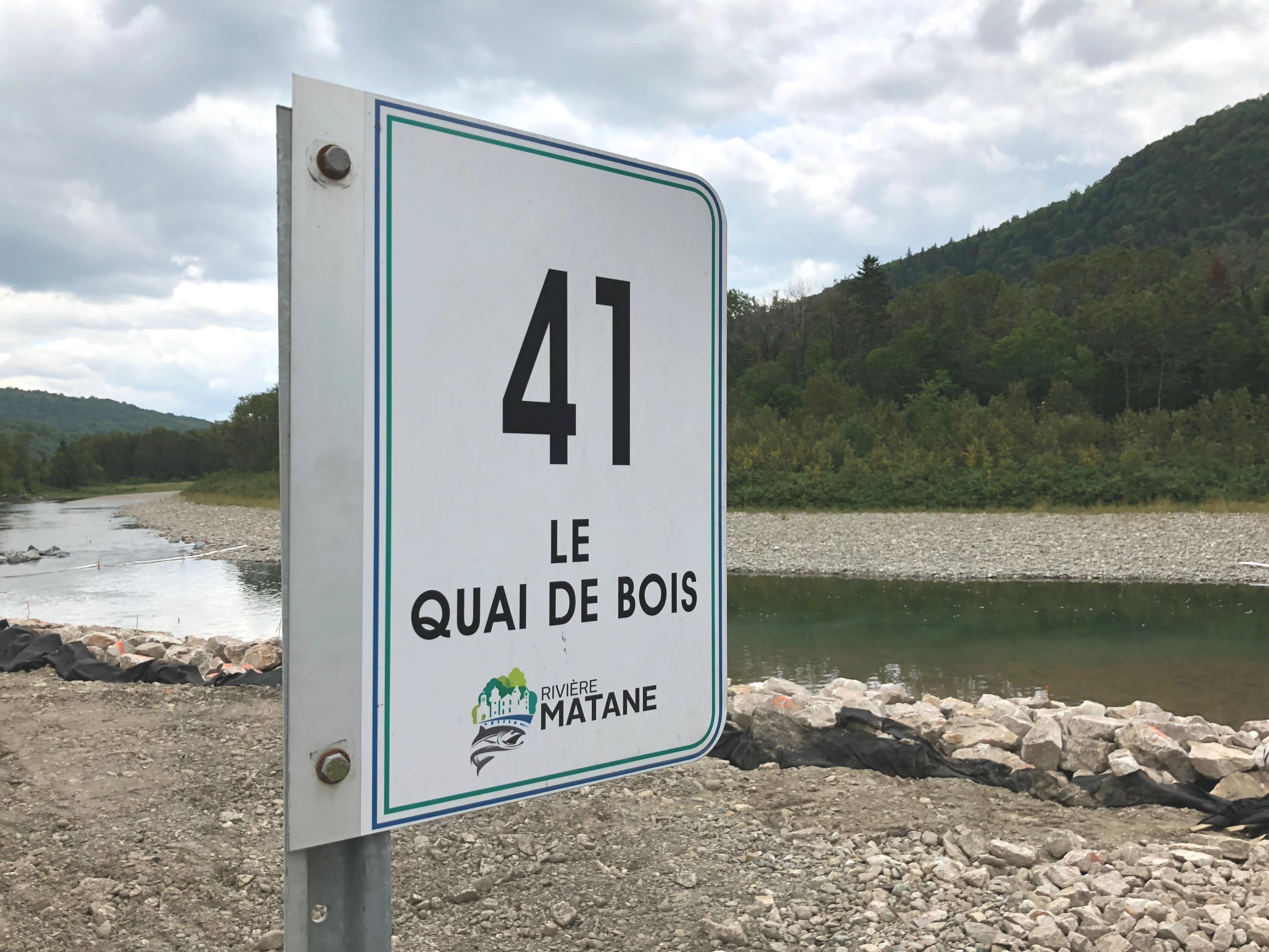 Restauration d'une fosse à saumon de la rivière Matane | Radio-Canada.ca