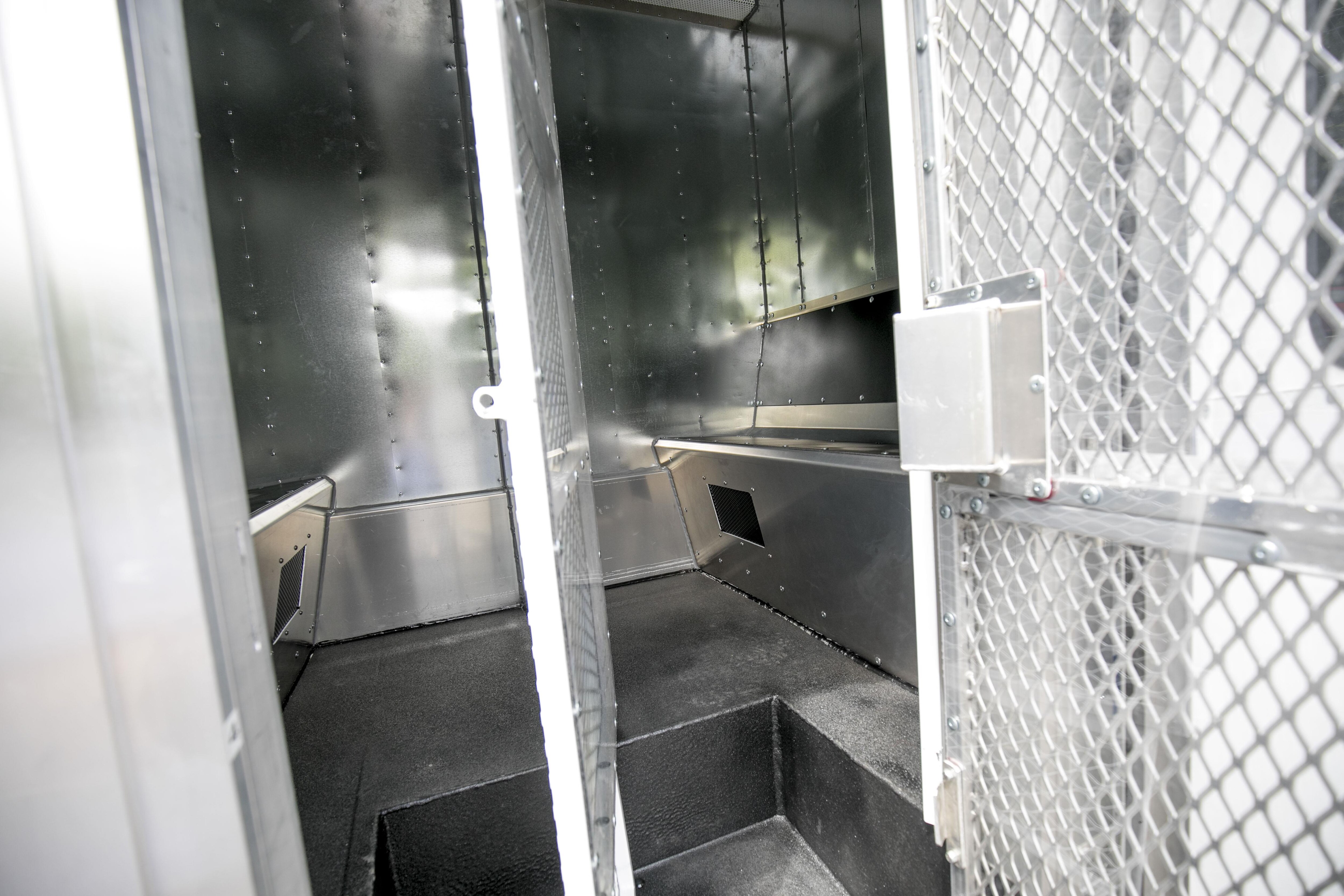 Nouveaux fourgons cellulaires à Québec et Roberval | Radio-Canada.ca