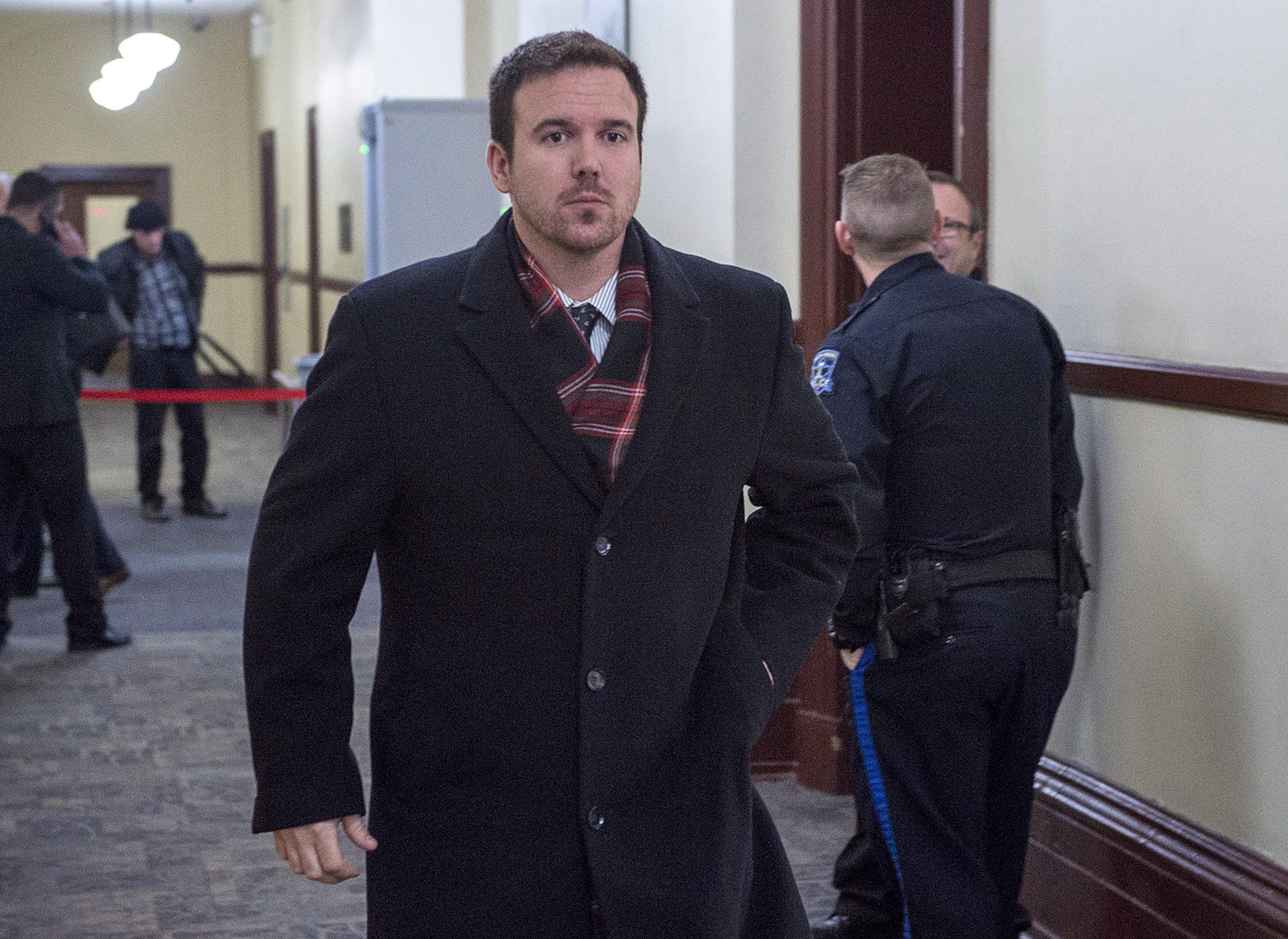 Un policier accusé d’avoir tabassé un itinérant subit son procès ...