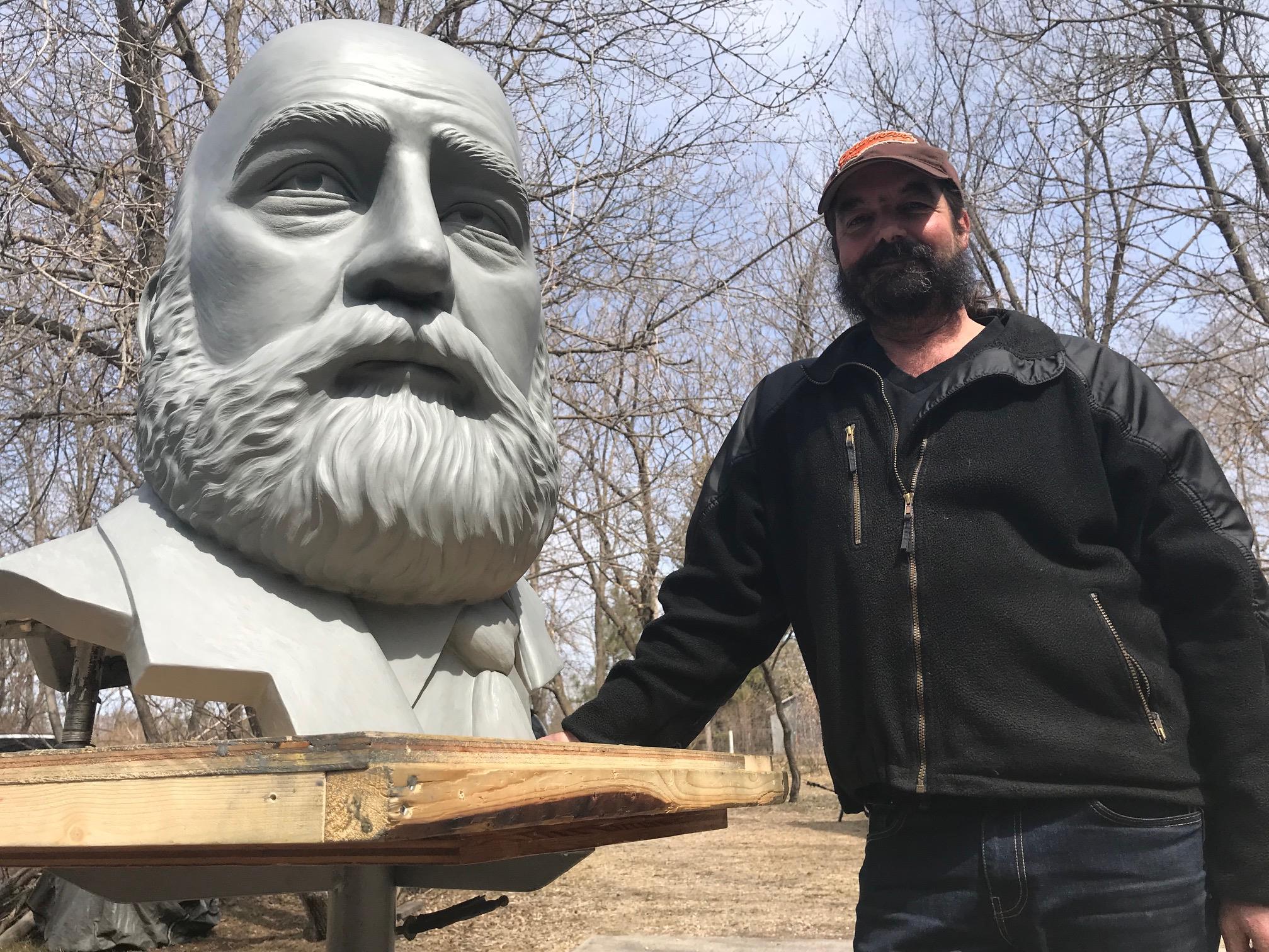 L’inauguration du monument Georges-Forest reportée en juin | Radio ...
