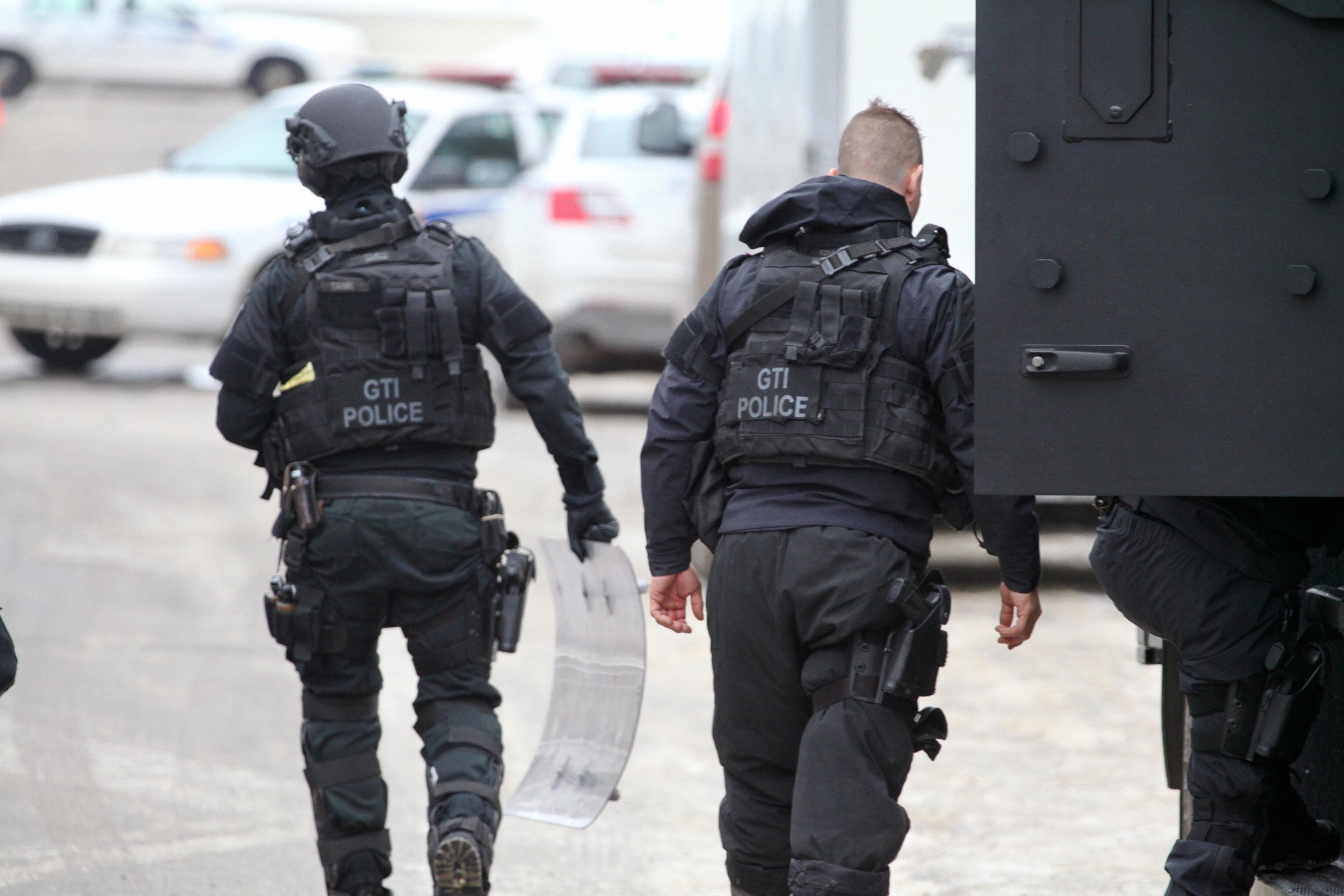 Un homme en crise se rend aux policiers dans Lebourgneuf | Radio-Canada.ca