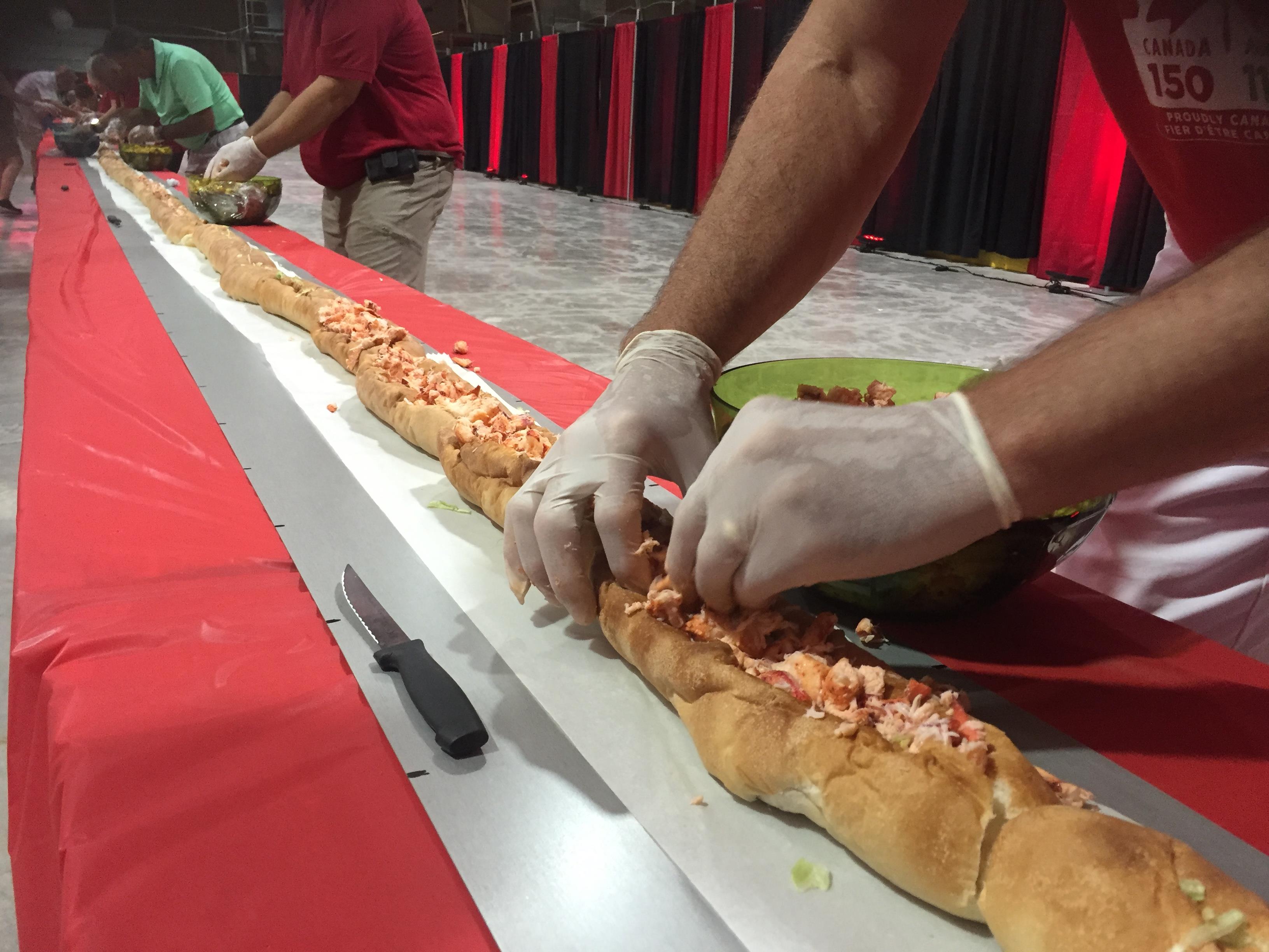 Le record de la plus longue guédille de homard revient à Shediac ...