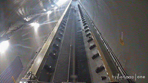 L'Hyperloop termine son premier essai avec succès | Radio-Canada.ca