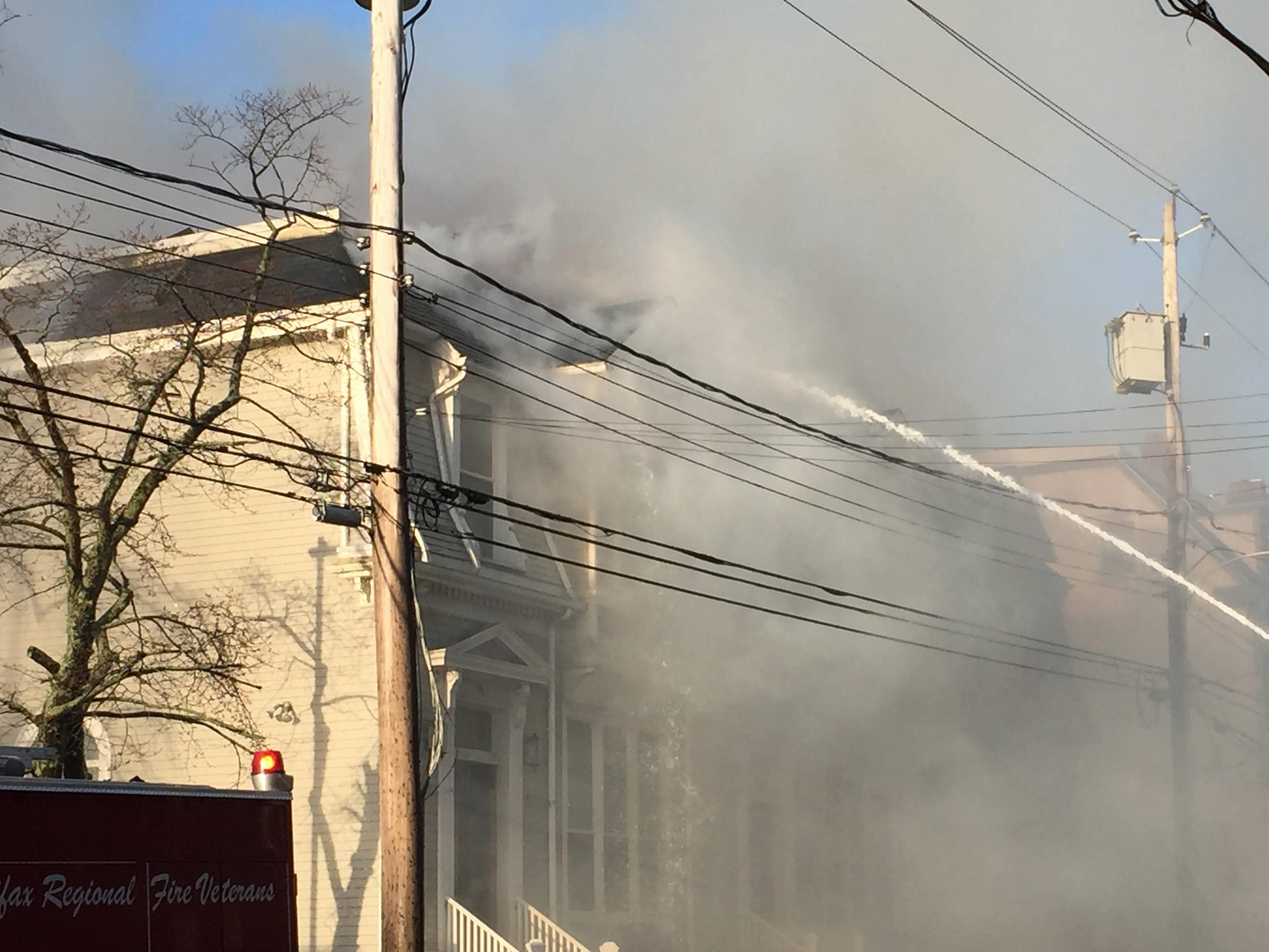 Un incendie suspect détruit un immeuble patrimonial à Halifax | Radio ...