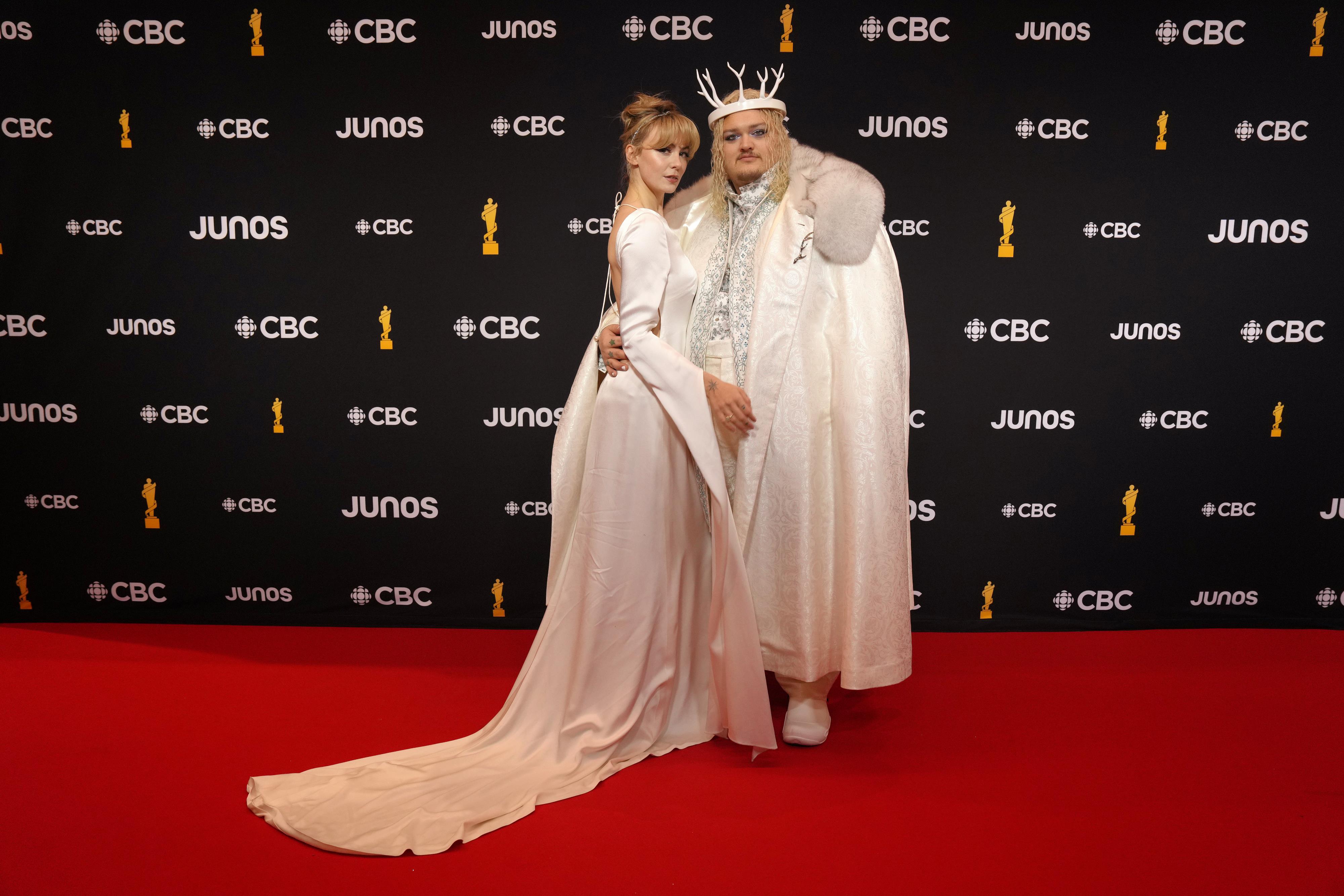 99 Nights de Charlotte Cardin est sacré album de l’année aux Junos ...