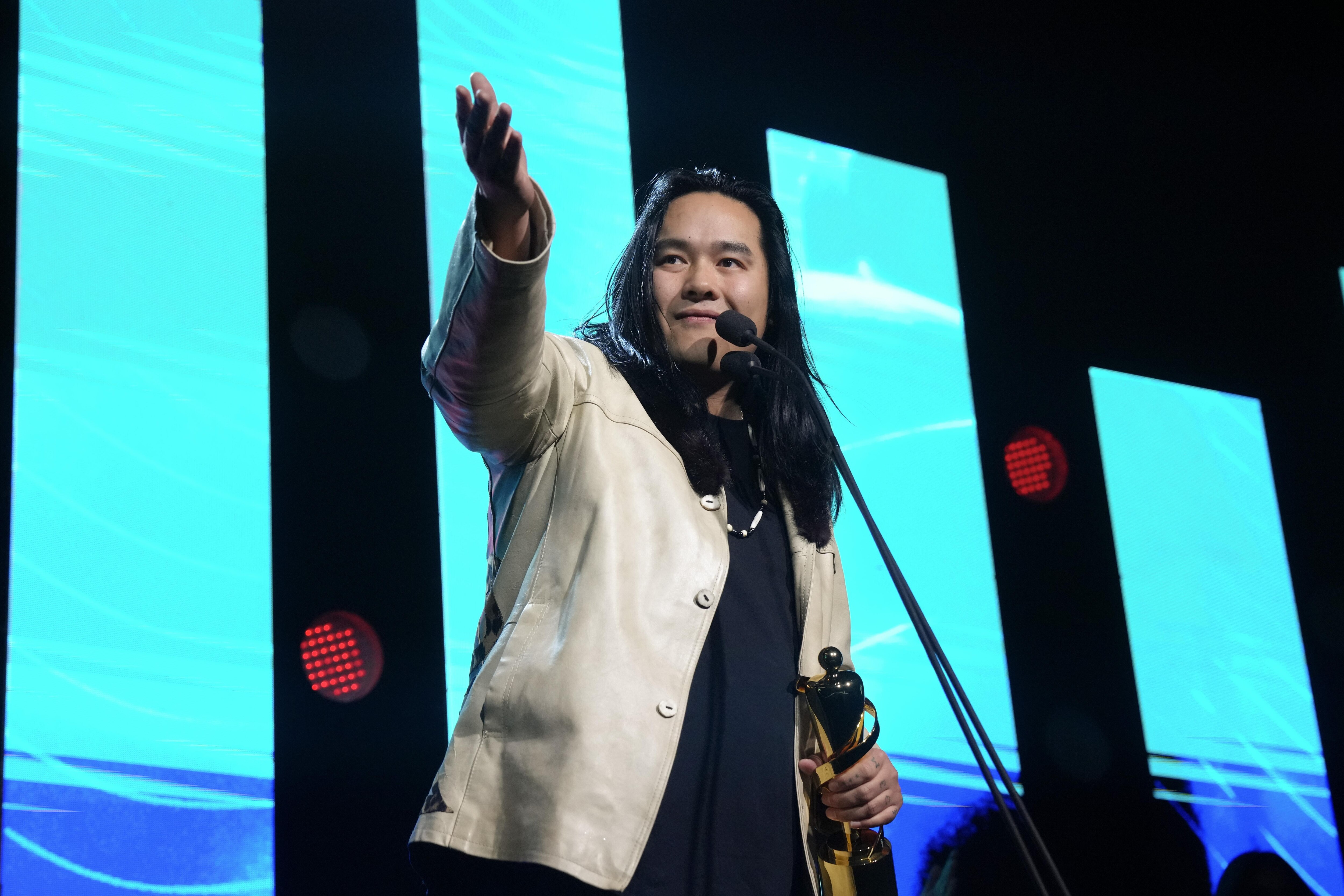 99 Nights de Charlotte Cardin est sacré album de l’année aux Junos ...