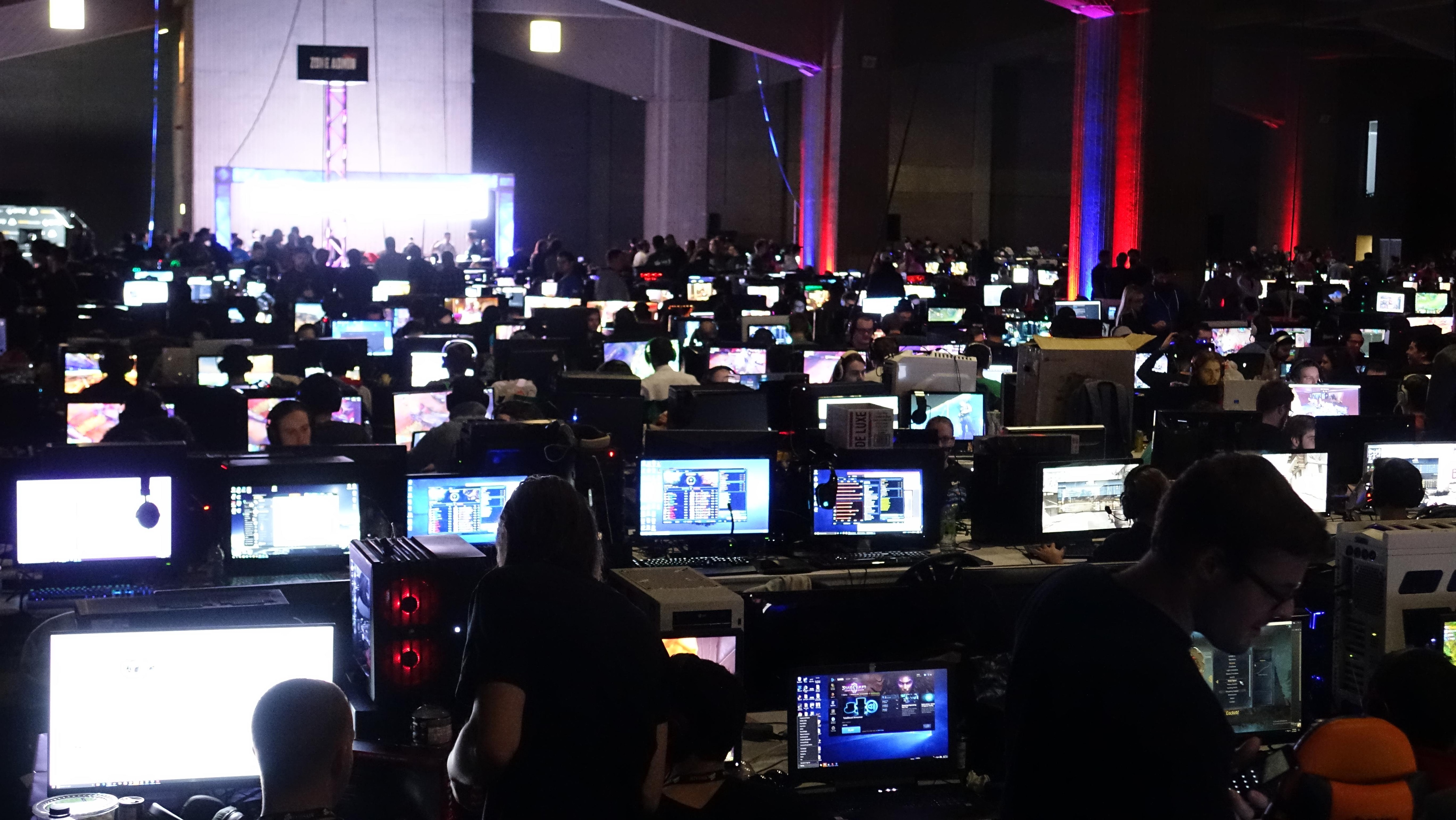 Les meilleures équipes sur scène au Lan ETS | Radio-Canada.ca