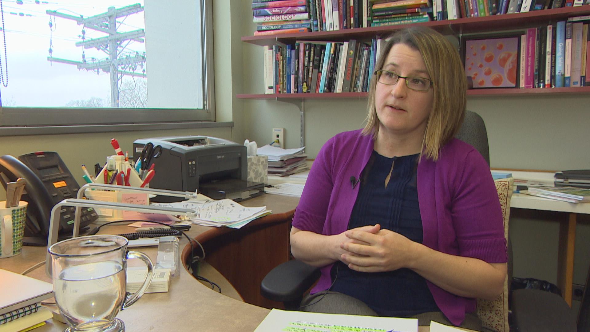 « Beaucoup d’angoisse, mais beaucoup d’amour » : être aidant naturel au ...